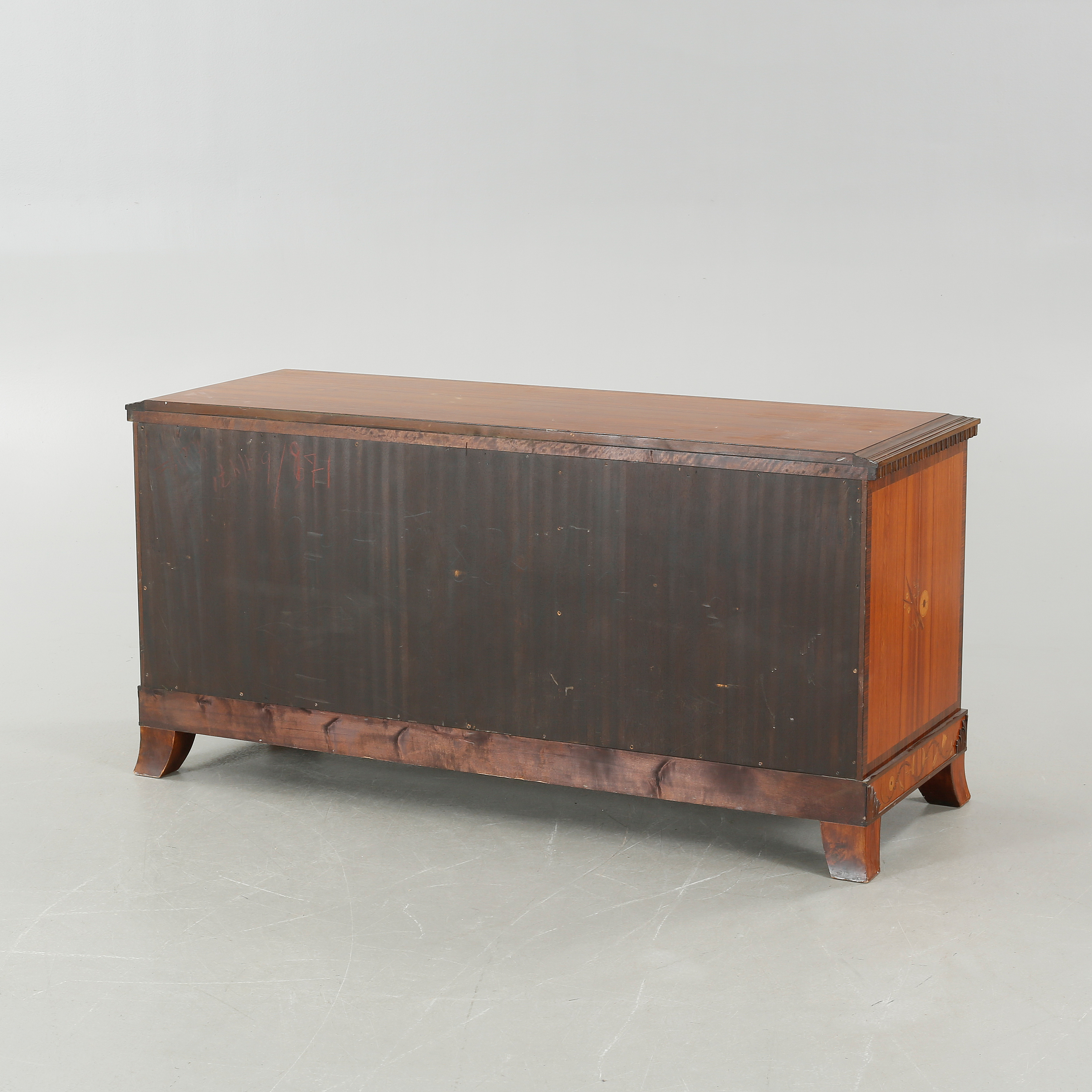 A 1920/1930s sideboard. - Bukowskis