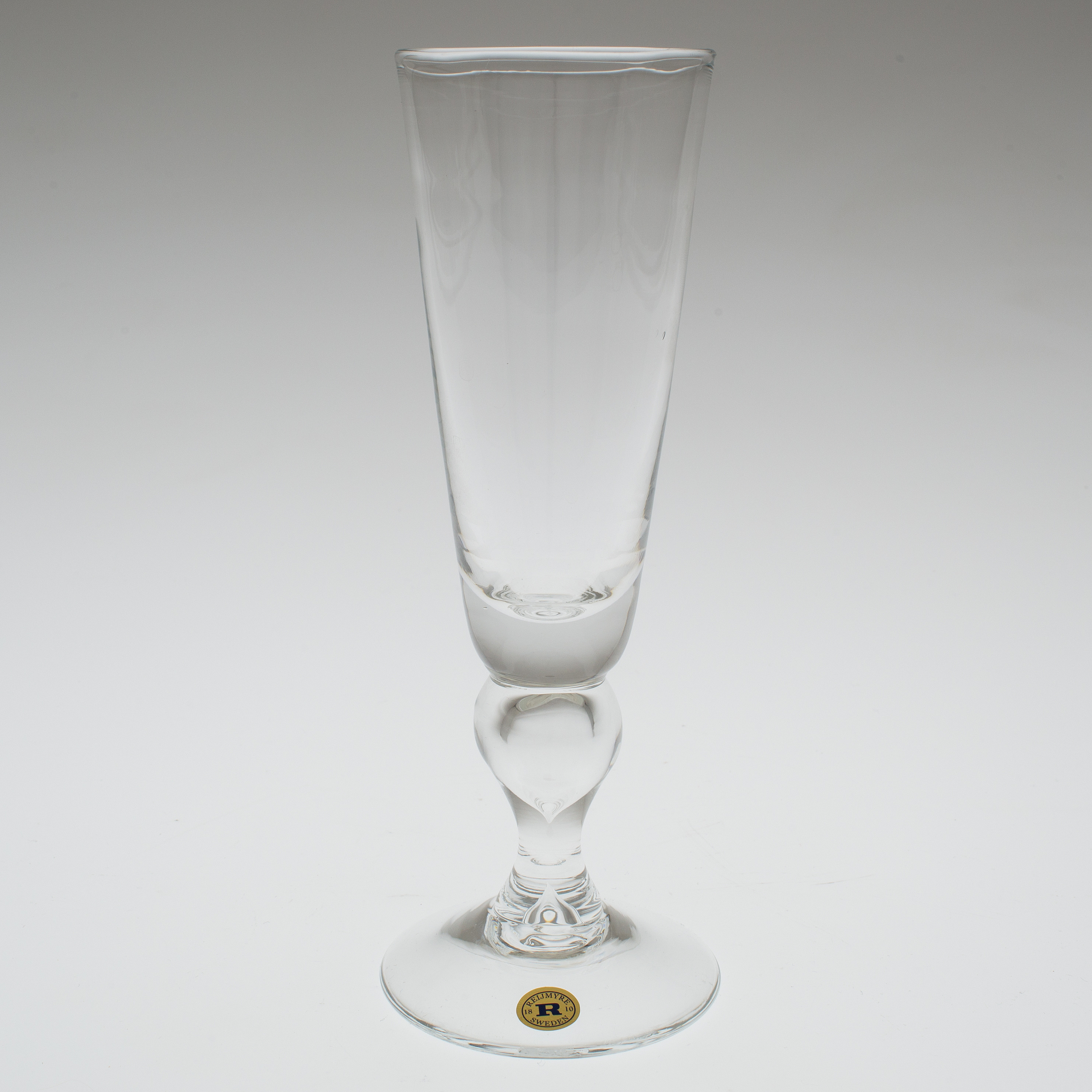 12 champagne glasses, model "Antik", Reijmyre glassworks. - Bukowskis