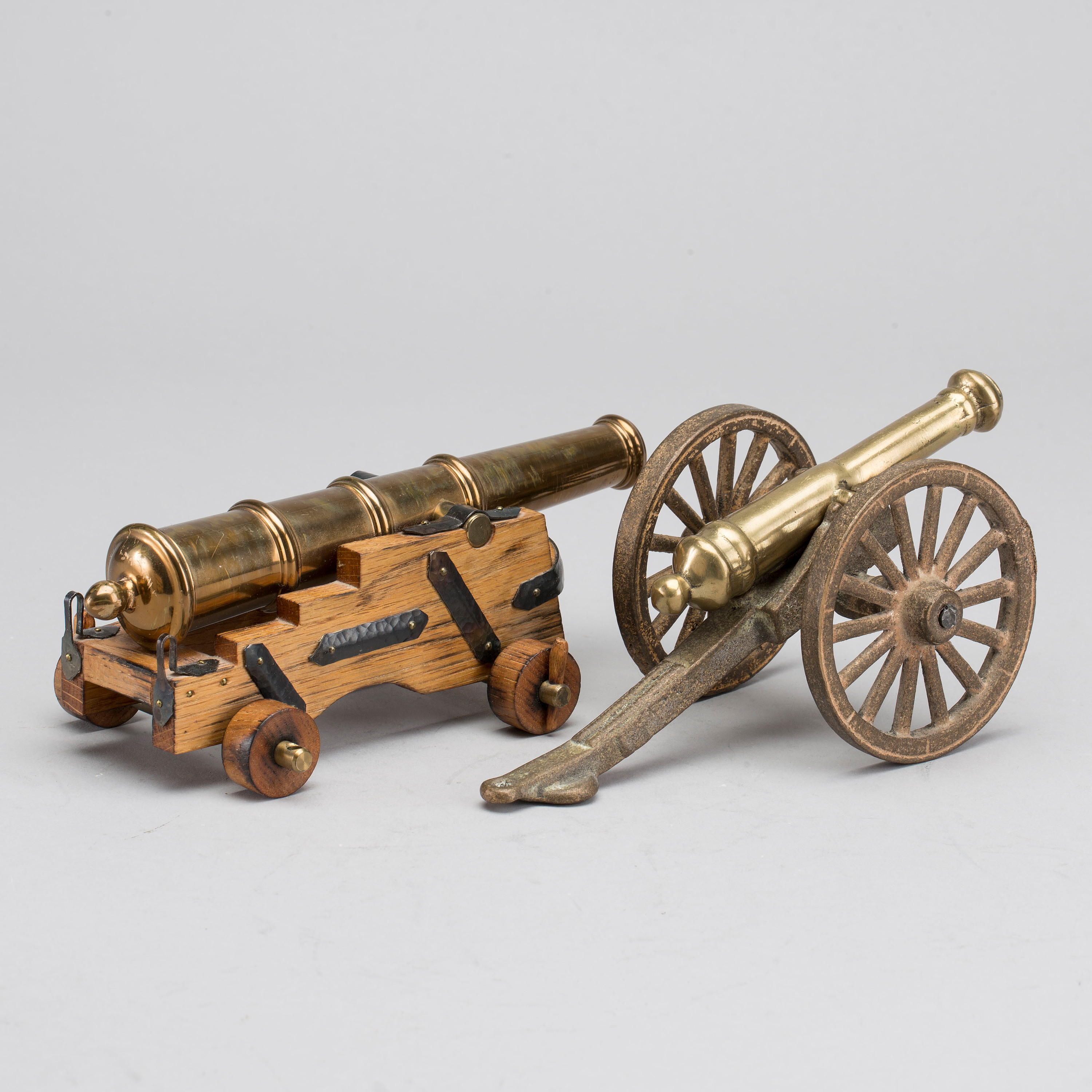 Two table cannons, 2000-century. - Bukowskis