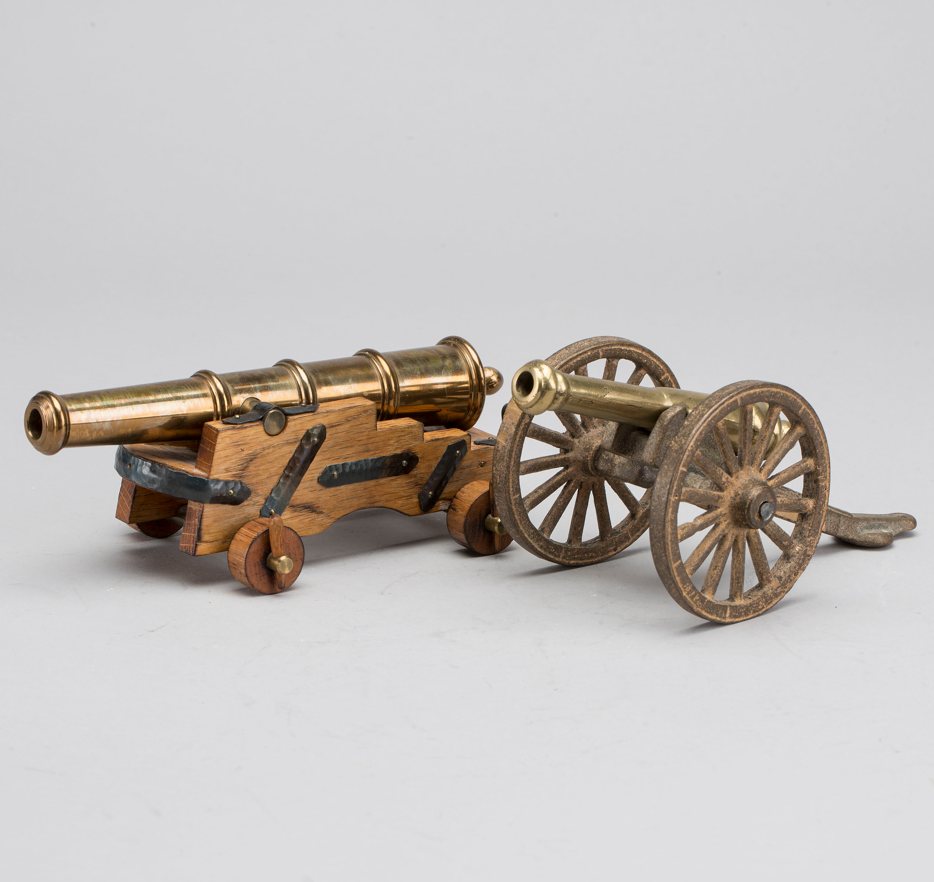 Two table cannons, 2000-century. - Bukowskis