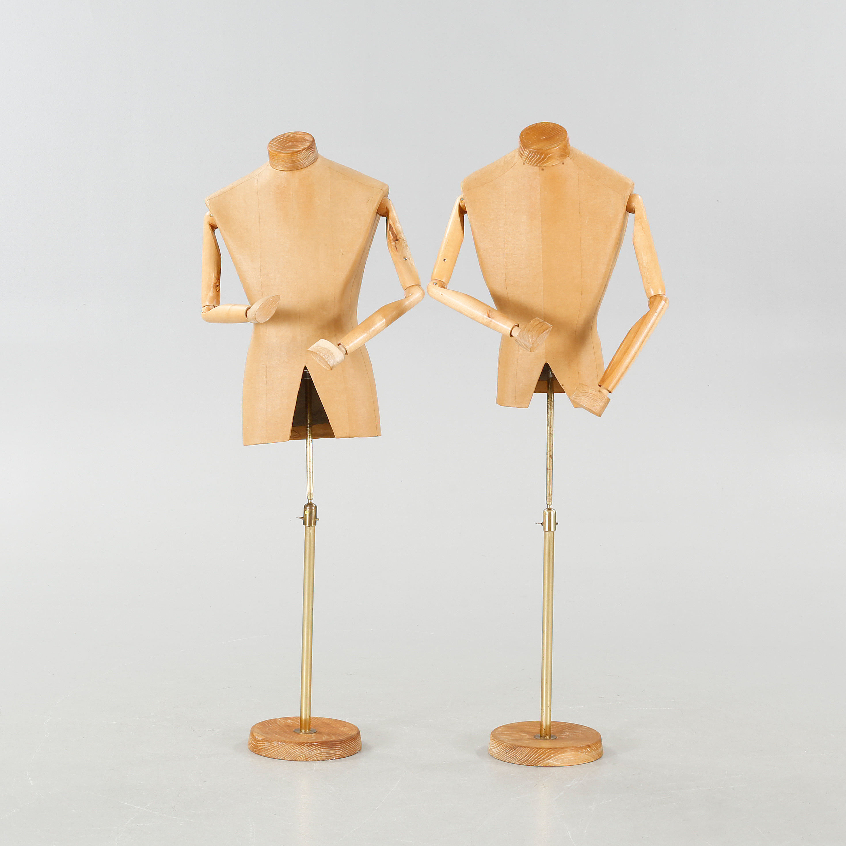A pair of mannequins from the first half/middle och the 20th century ...