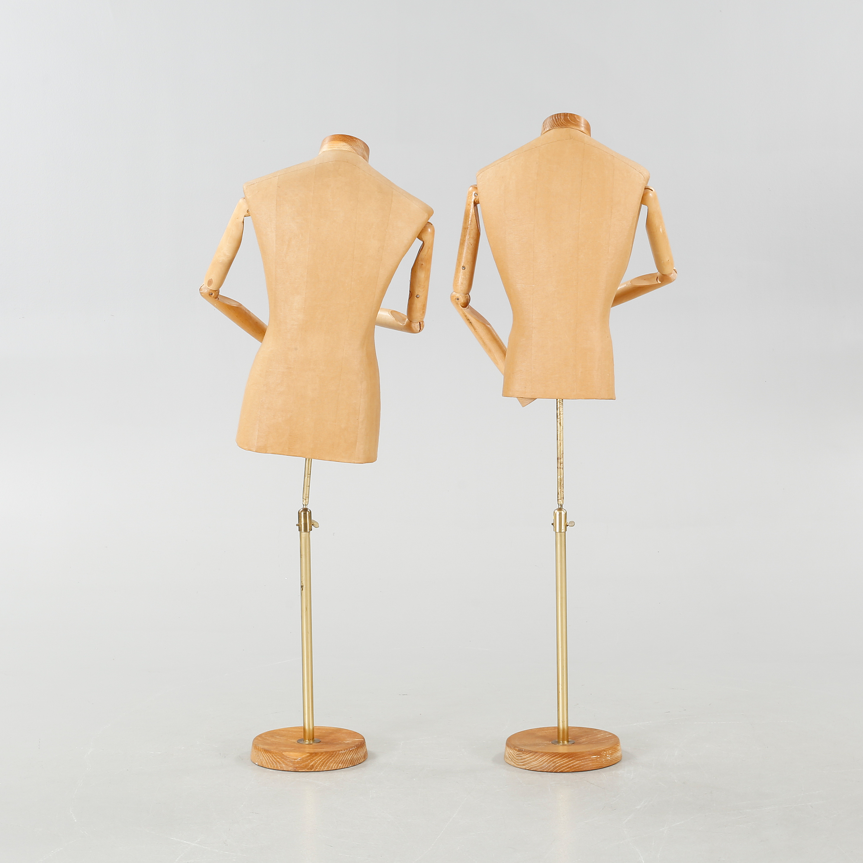 A pair of mannequins from the first half/middle och the 20th century ...