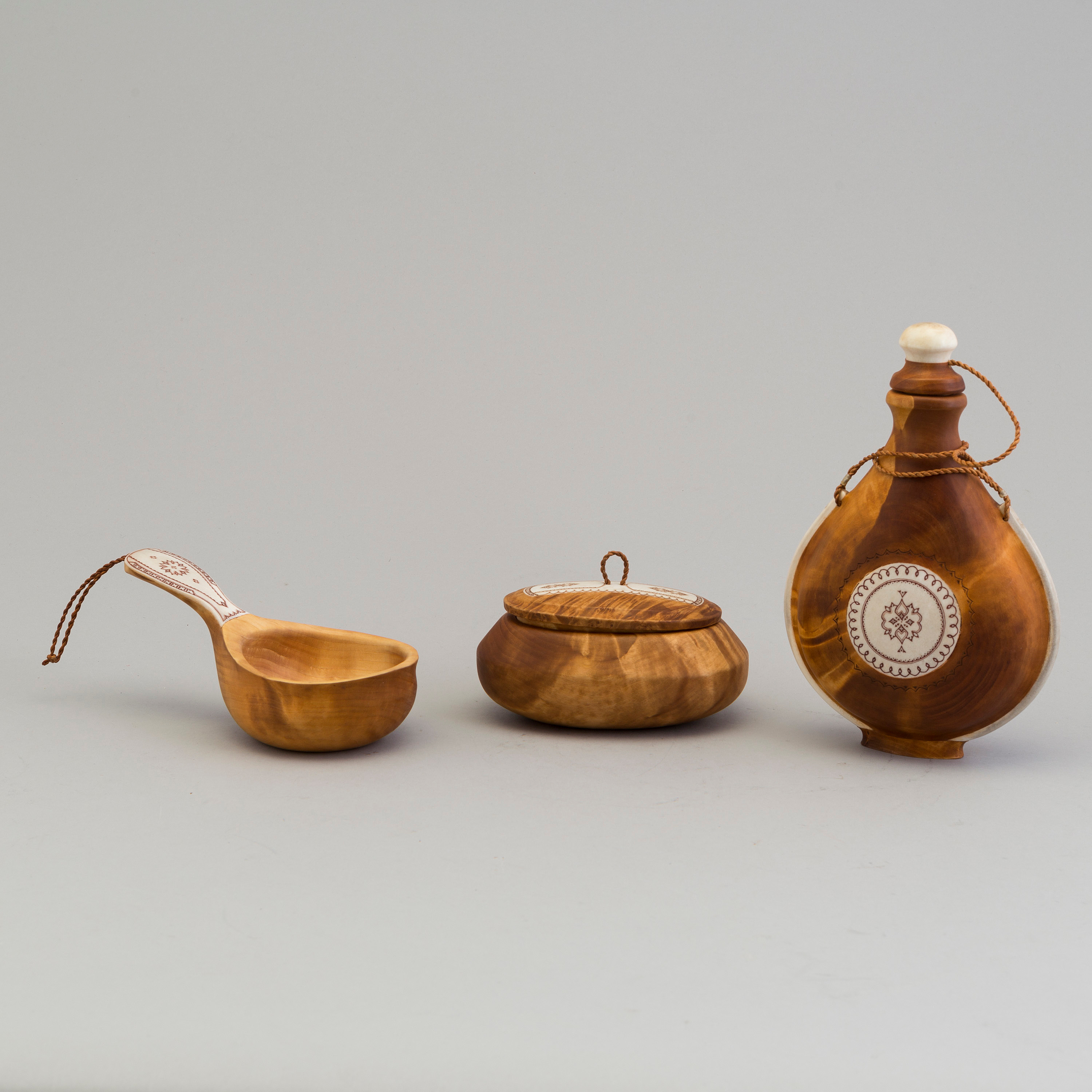 A 3 of 3 pieces of traditional sami items, sined. - Bukowskis