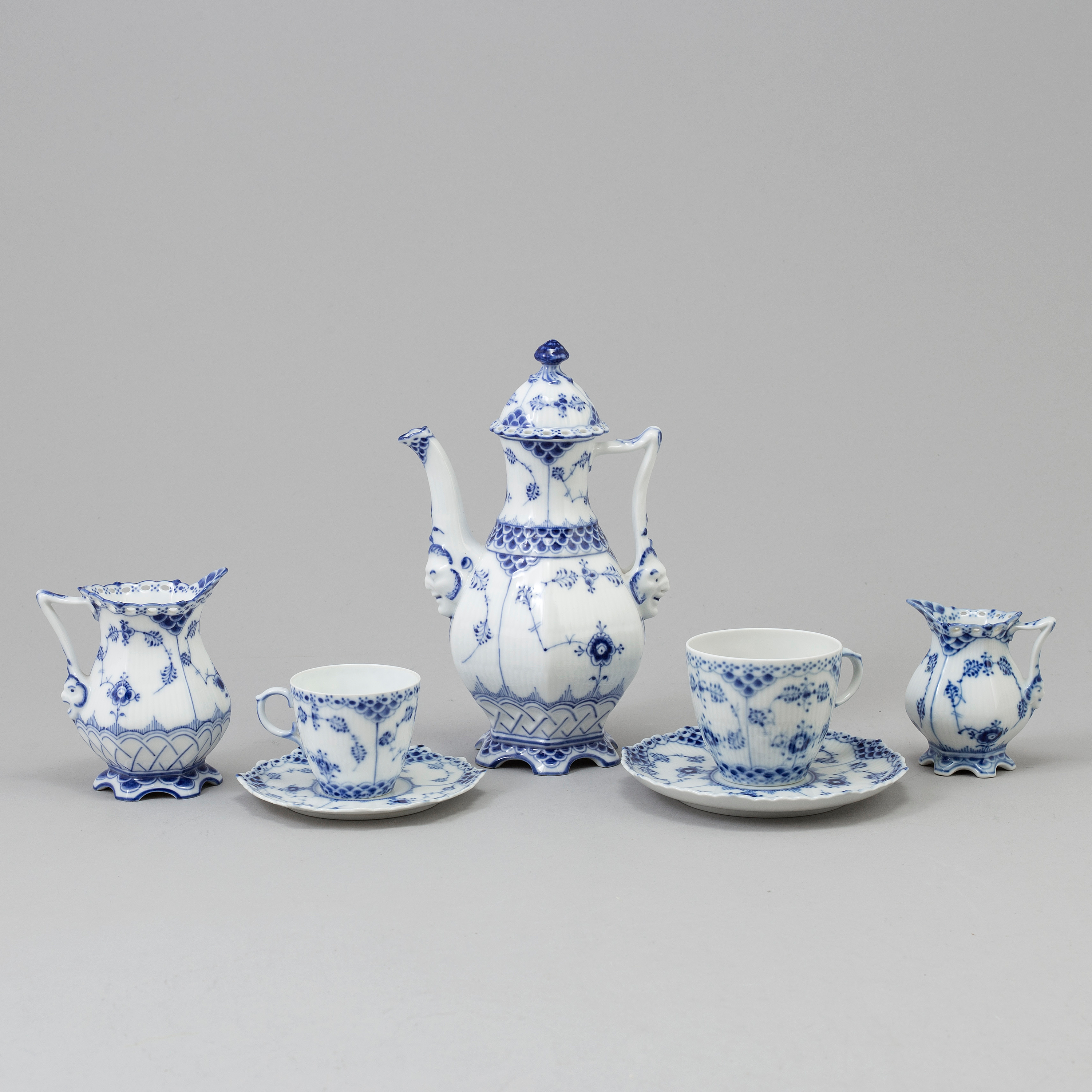 A 88 piece porcelain service 'Musselmalet', Royal Copenhagen, Denmark ...