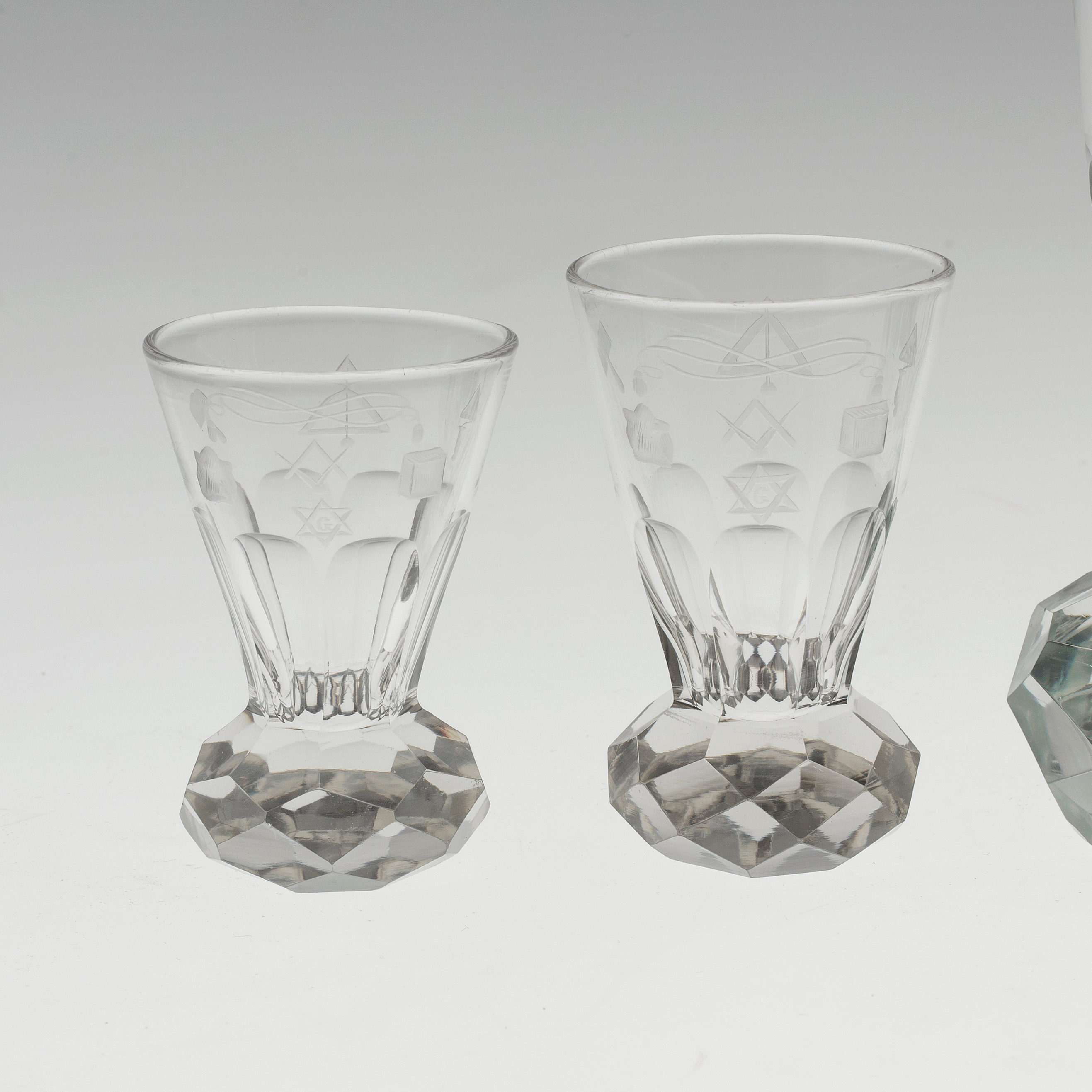 19 glasses with freeman symbols, 20th century. - Bukowskis