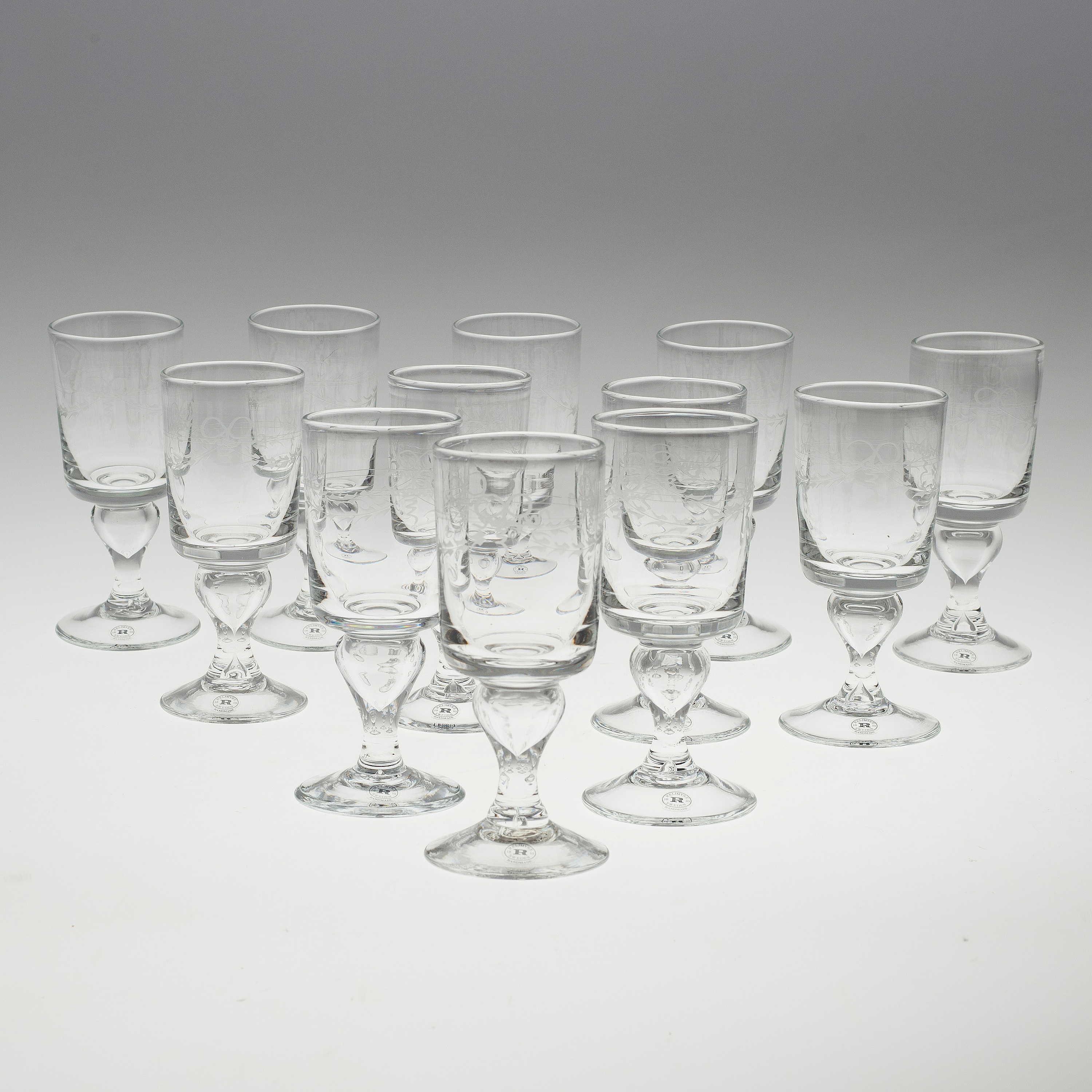 A set of twelve "Antik" wine glasses by Reijmyre Glasbruk. - Bukowskis