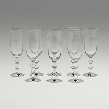 a set of 8 pices 20 th Century champagne glasses "Salut" designed by ...
