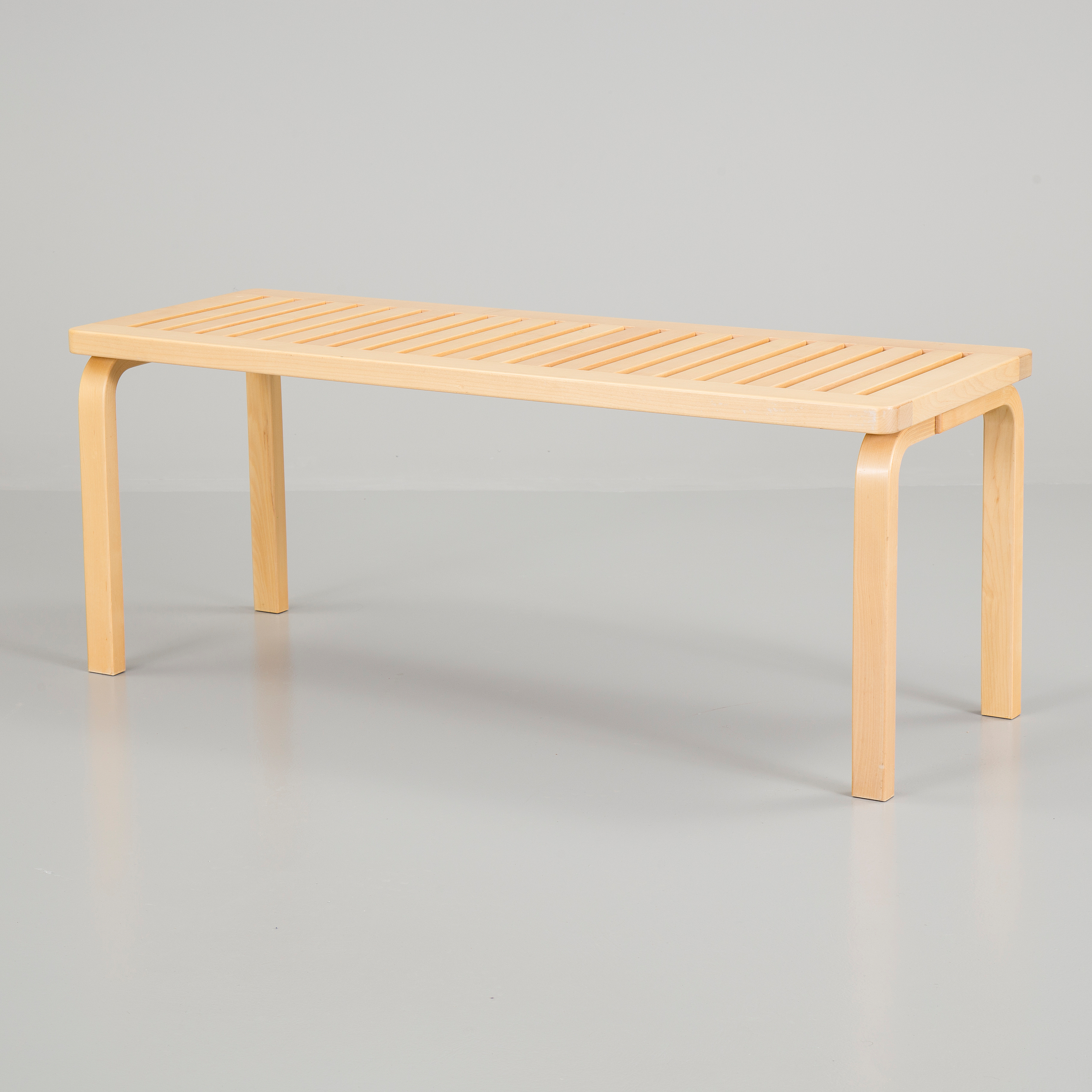 A '153A' bench by Alvar Aalto, Artek. - Bukowskis