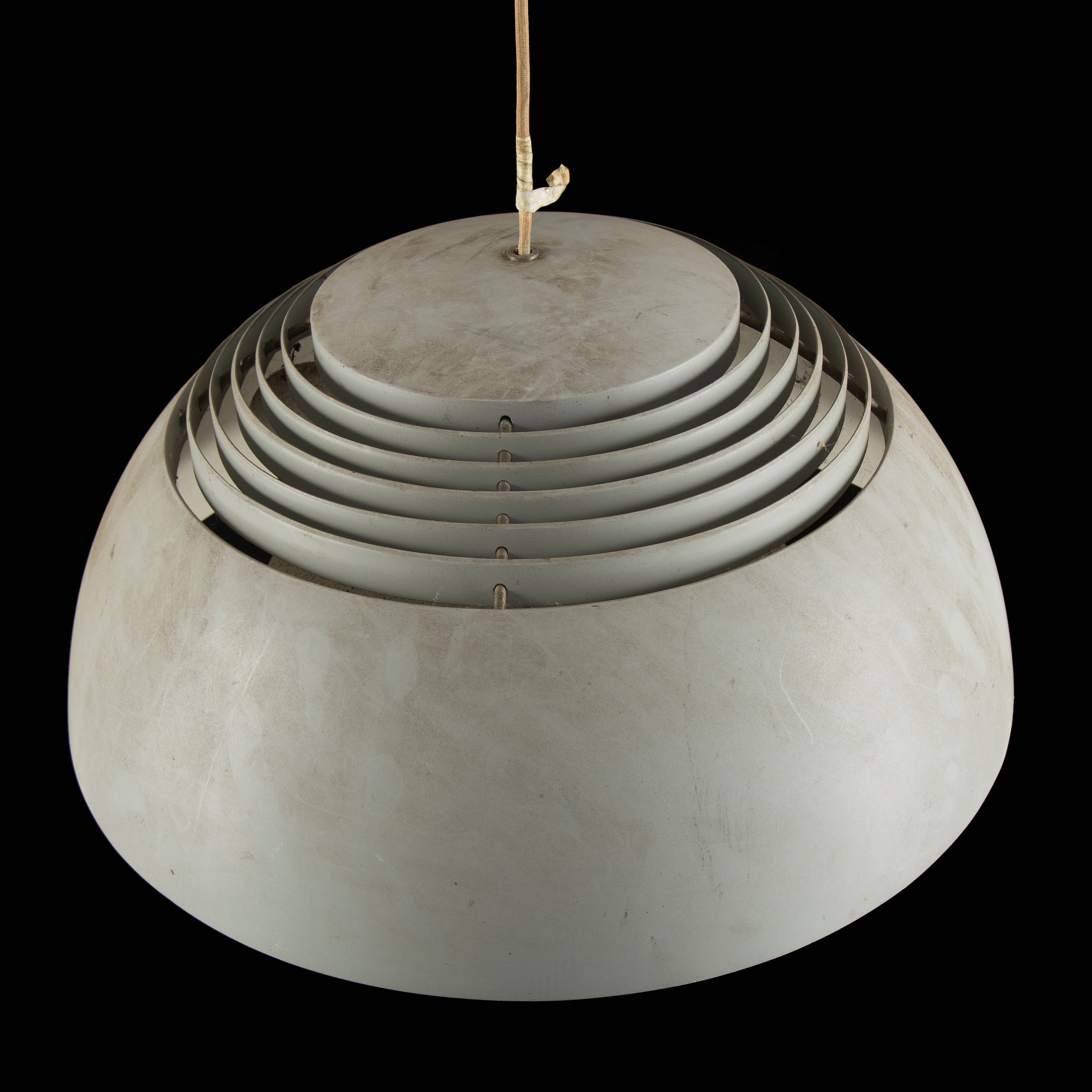 ARNE JACOBSEN, taklampa, "AJ Pendel", Louis Poulsen. - Bukowskis