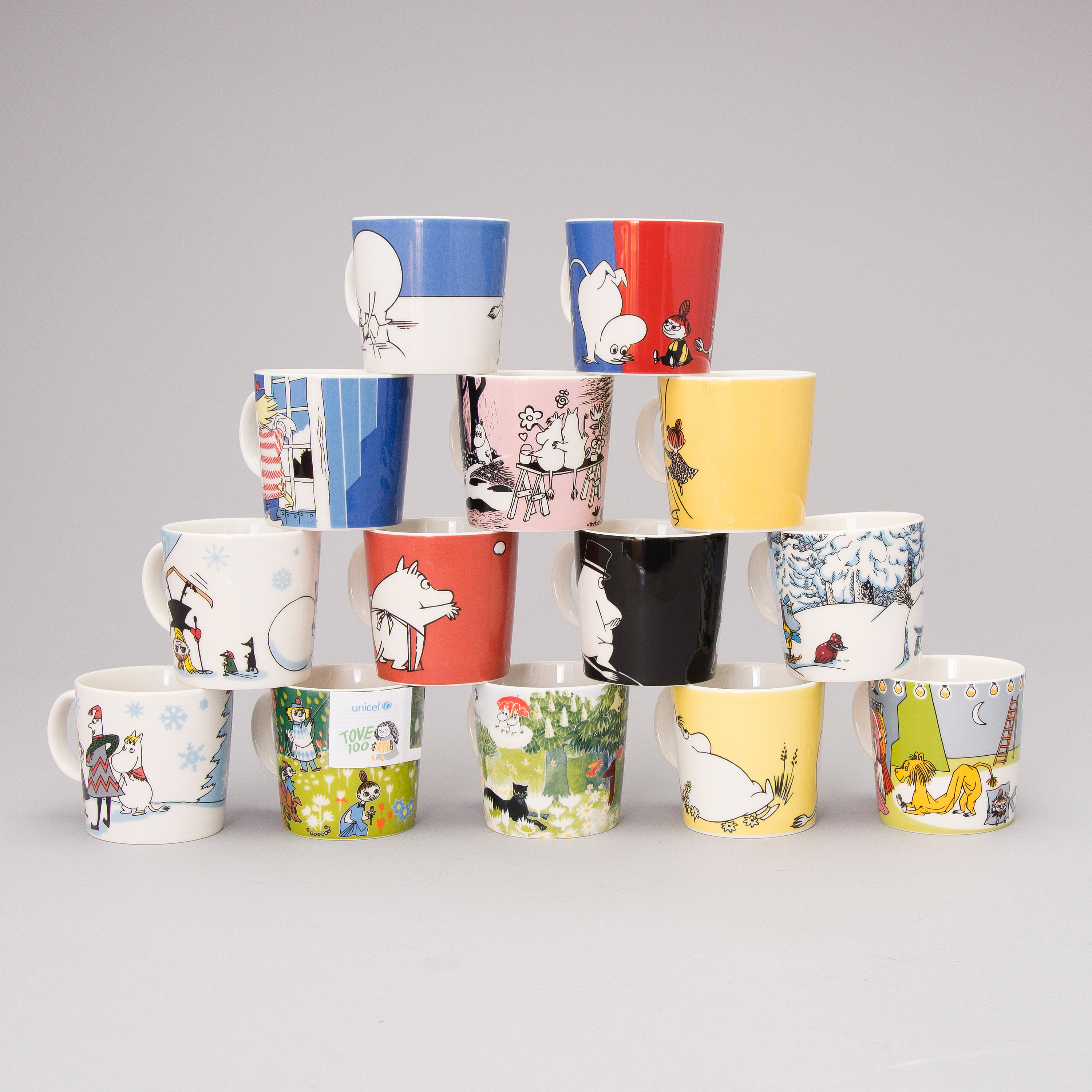 A set of 14 Moomin porcelain mugs, Moomin Characters, Arabia. - Bukowskis