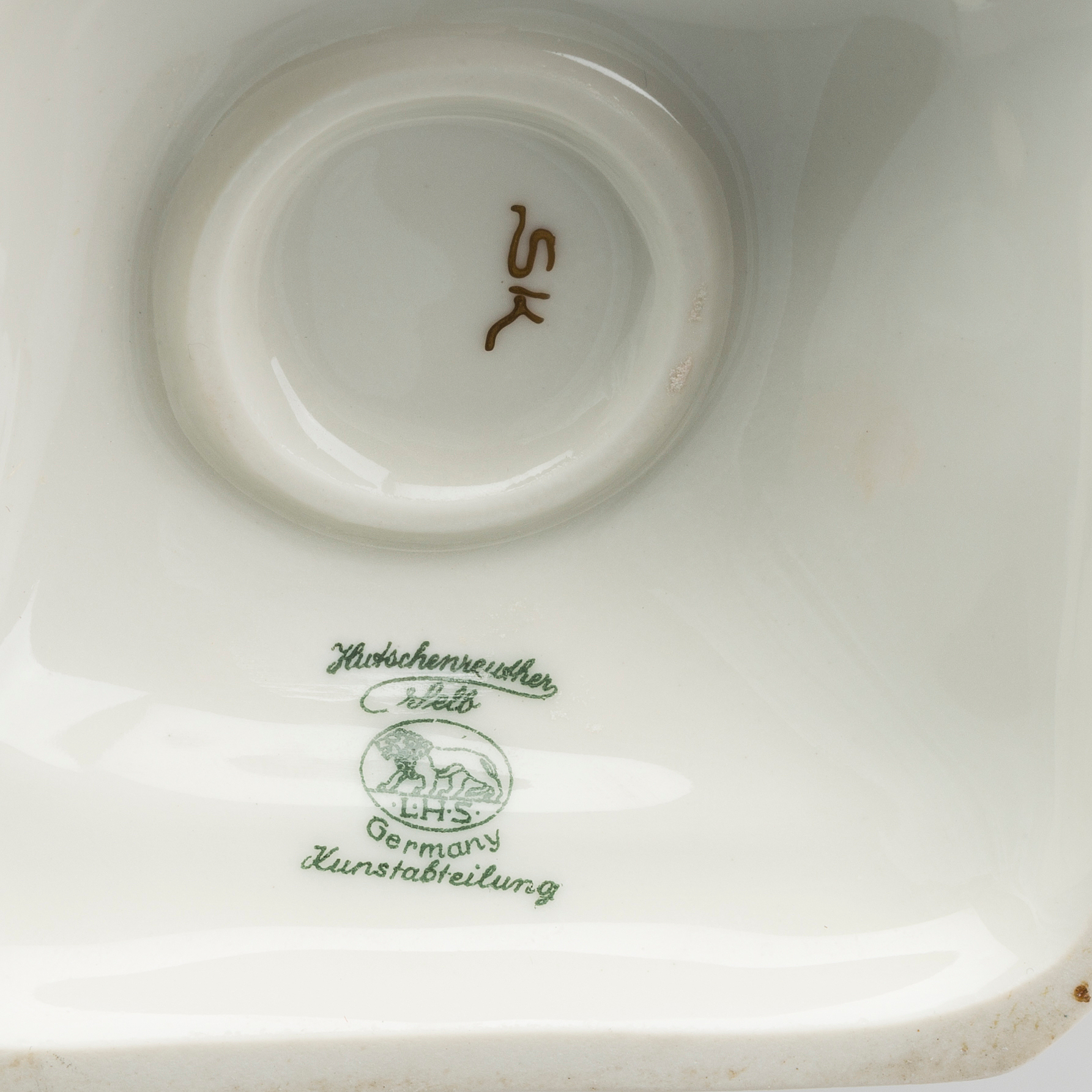 A signed Hutschenreuther porcelain signed K Tutter figurine. - Bukowskis