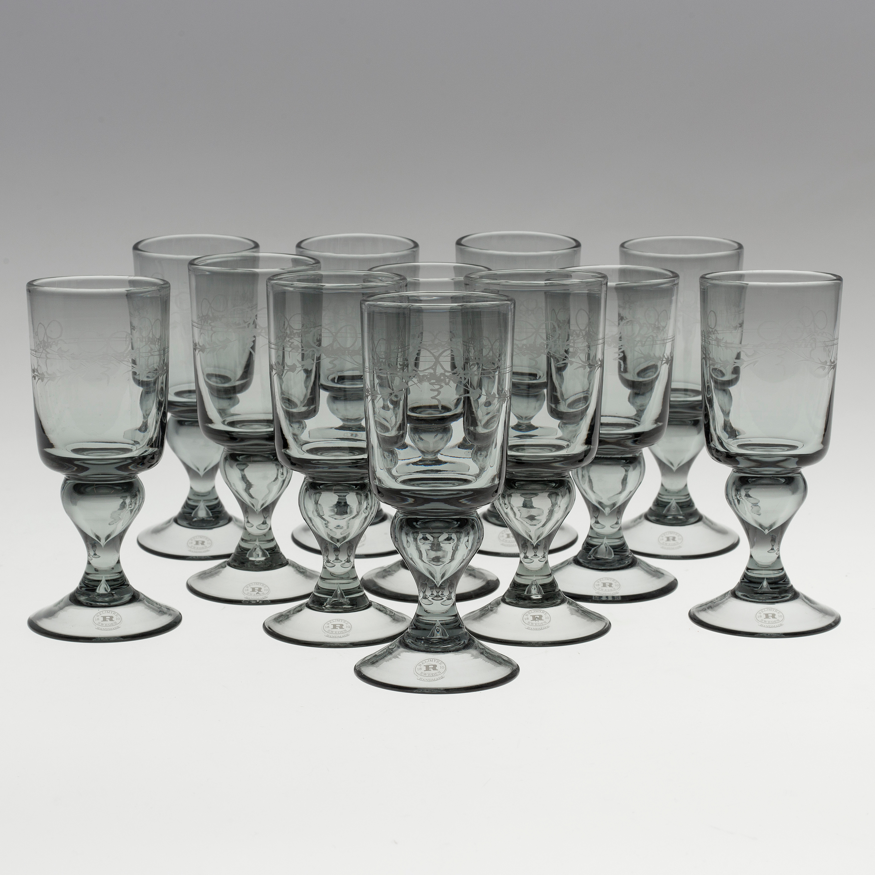 A set of 12 "Antik" wine glasses by Reimyre. - Bukowskis