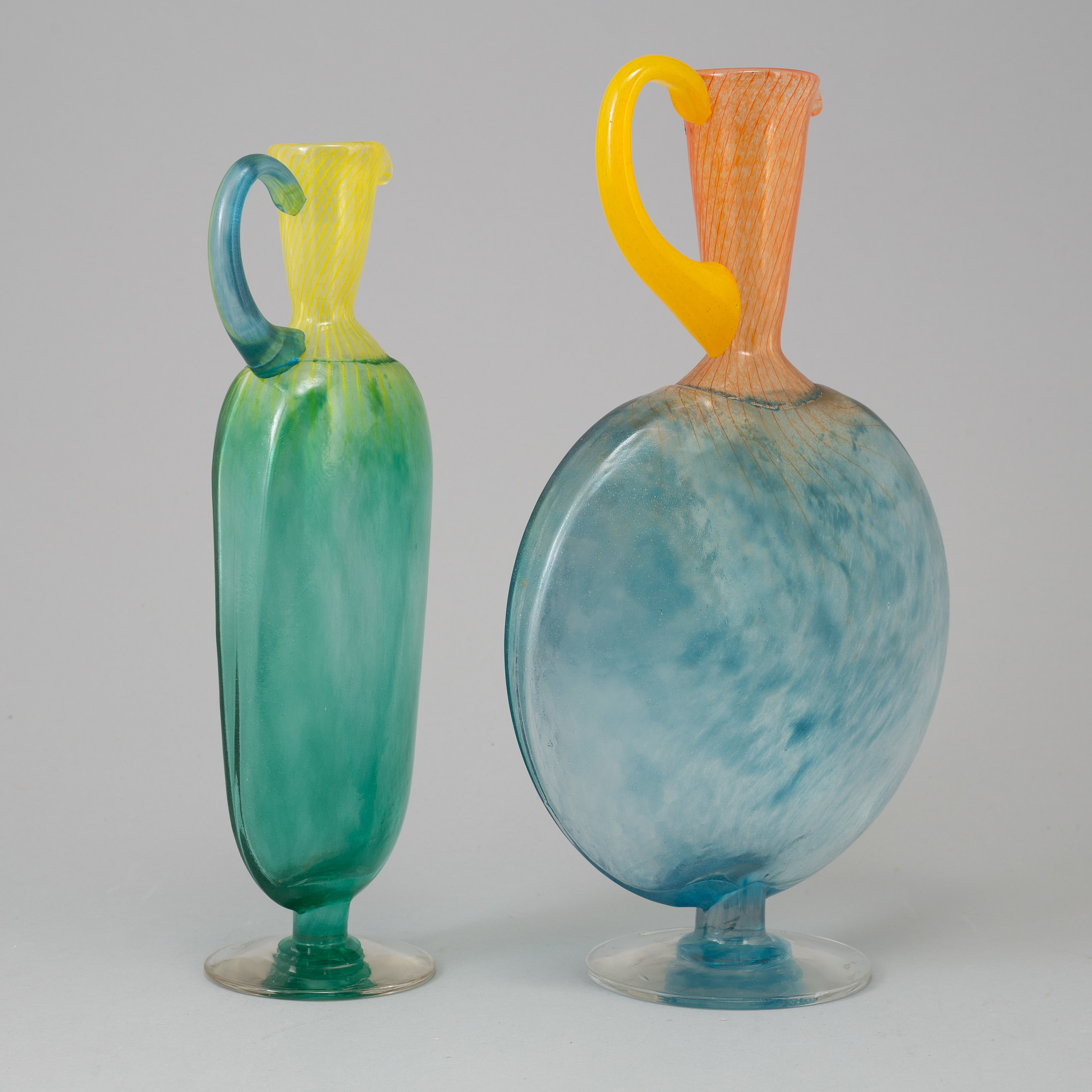 Two Kjell Engman glass decanters, Kosta Boda Artist Collection. - Bukowskis