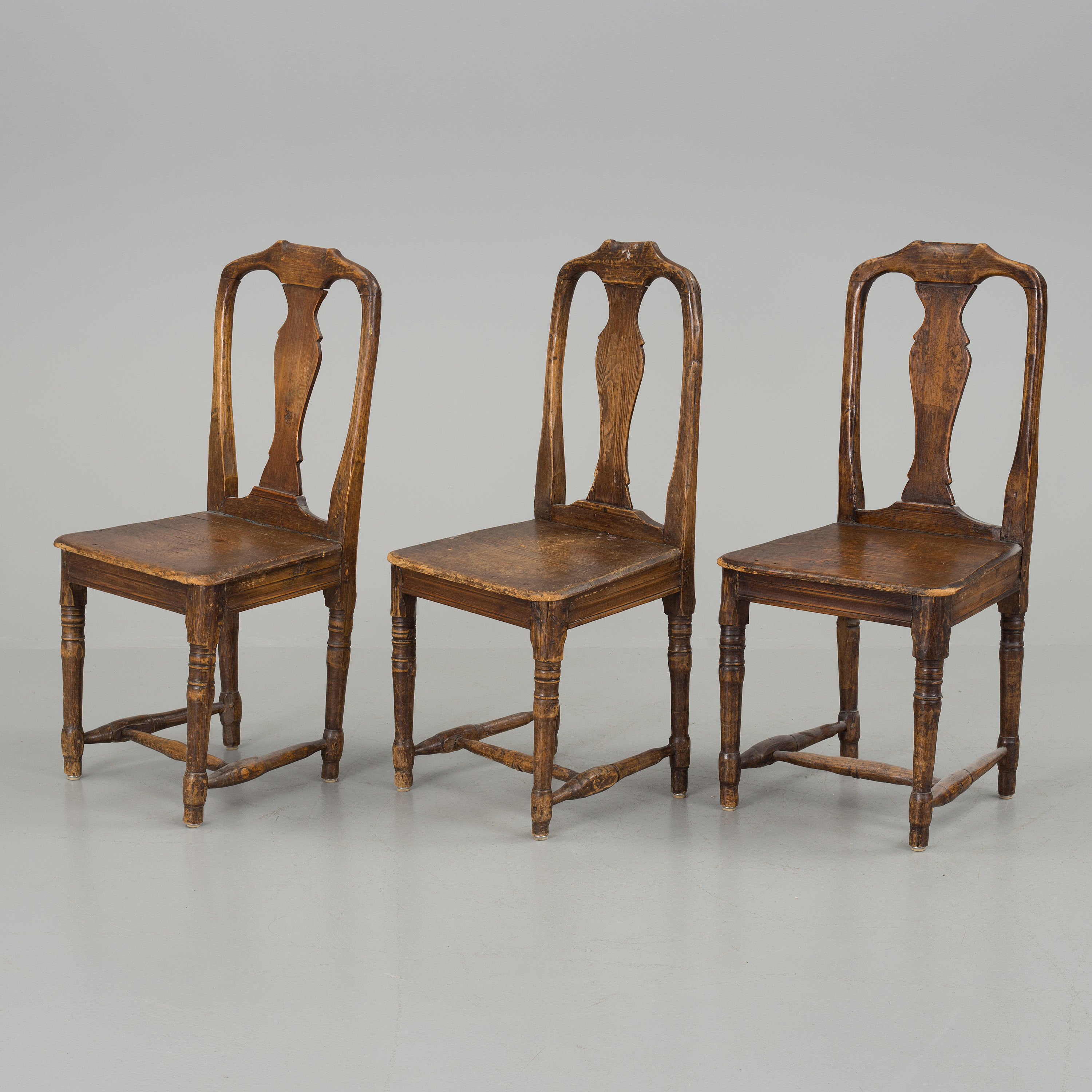 Three 18th century rococo chairs. - Bukowskis