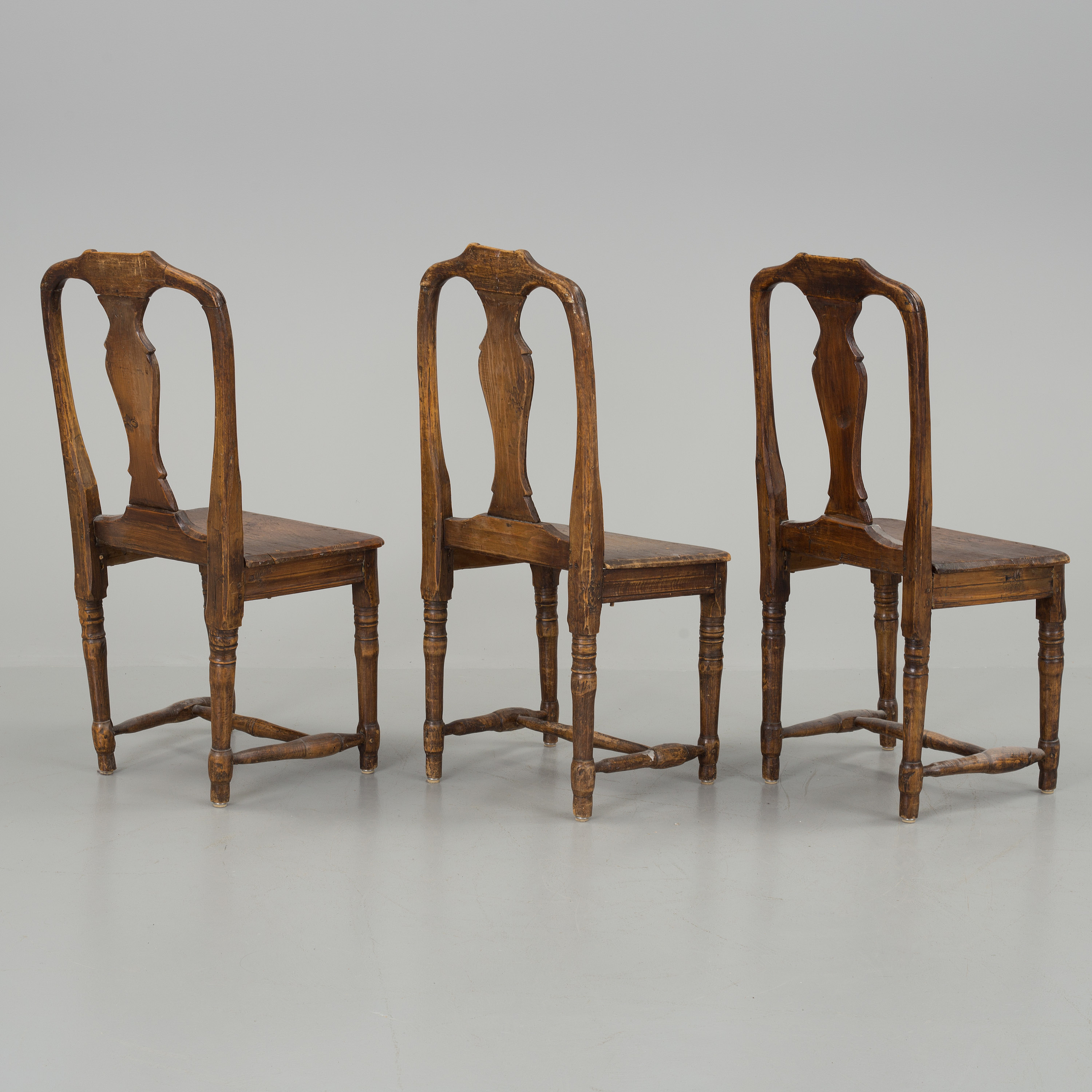 Three 18th century rococo chairs. - Bukowskis