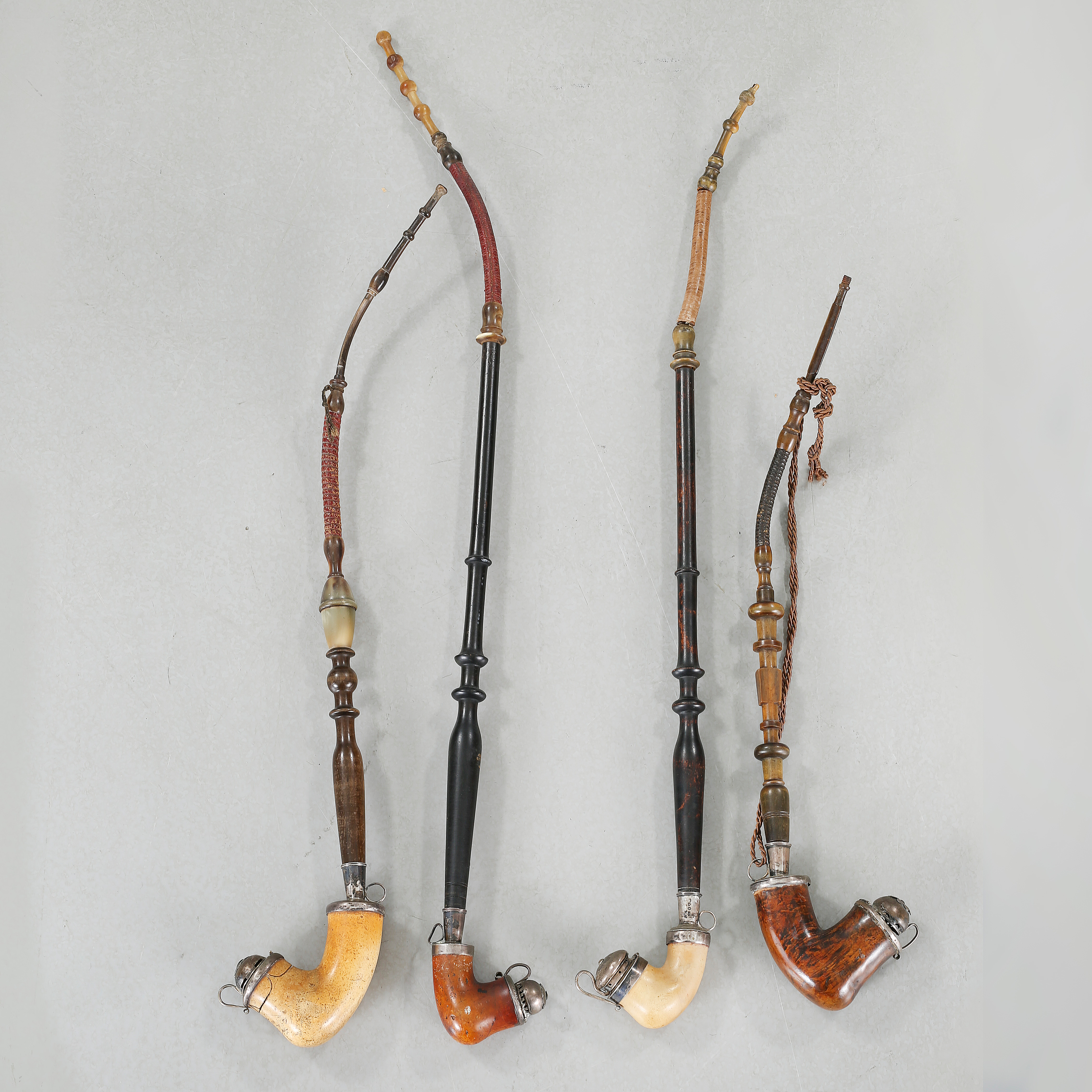 A 19th century pipe-rack with ten pipes and accessories. - Bukowskis