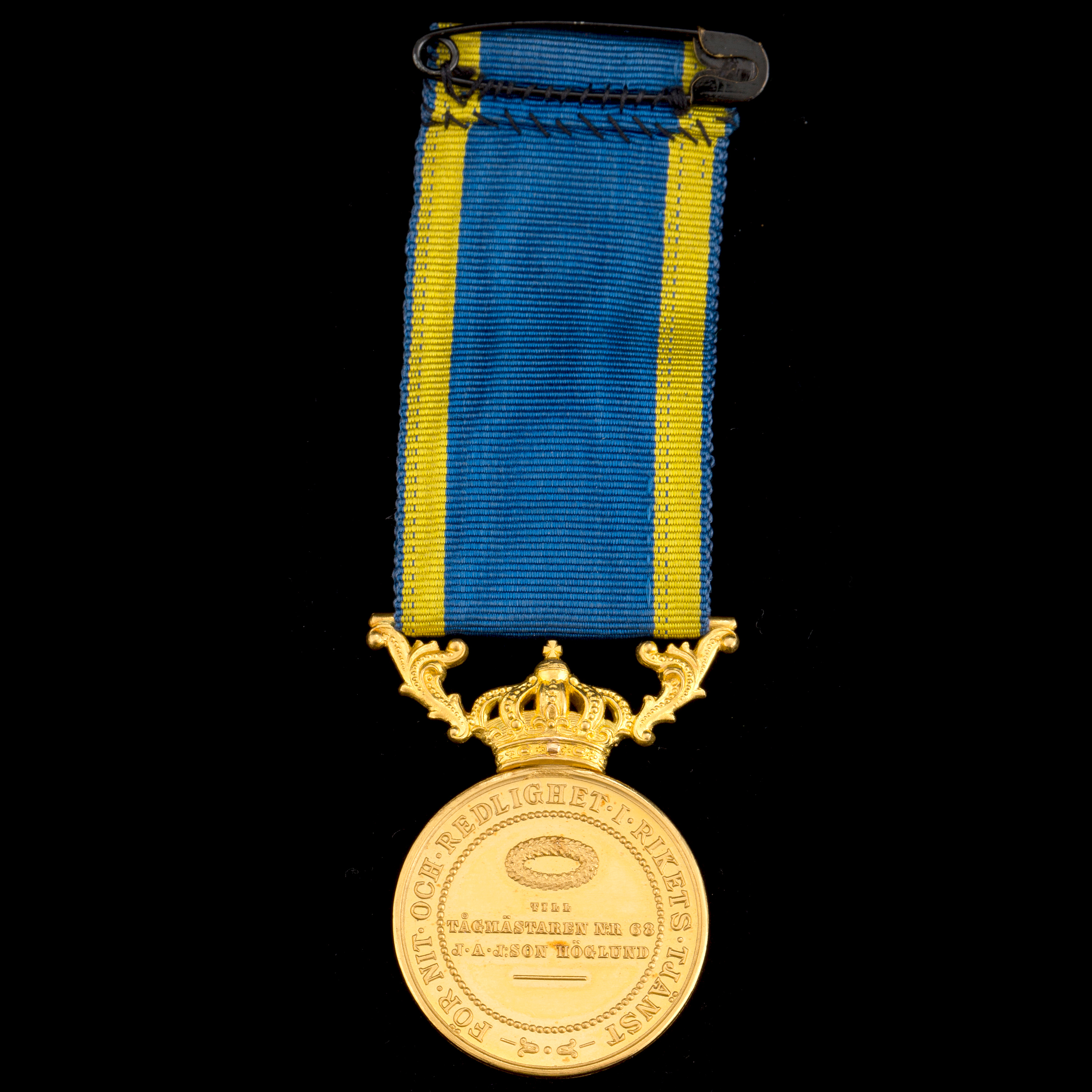 A Swedish Royal medal, from the period of King Gustav V, 23 ct gold ...