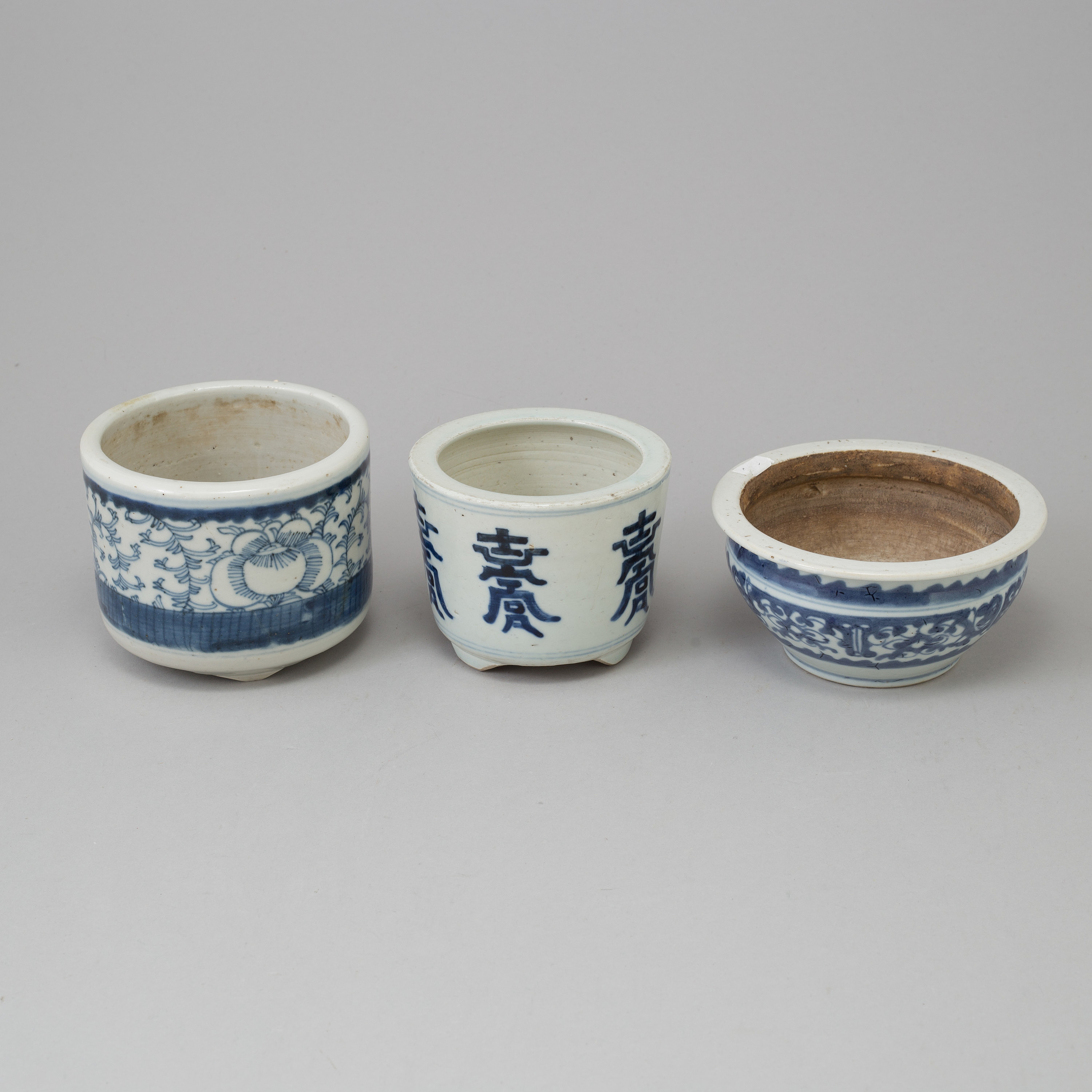 Three chinese blue and white porcelain pots/censers. Qing dynasty, 19th ...