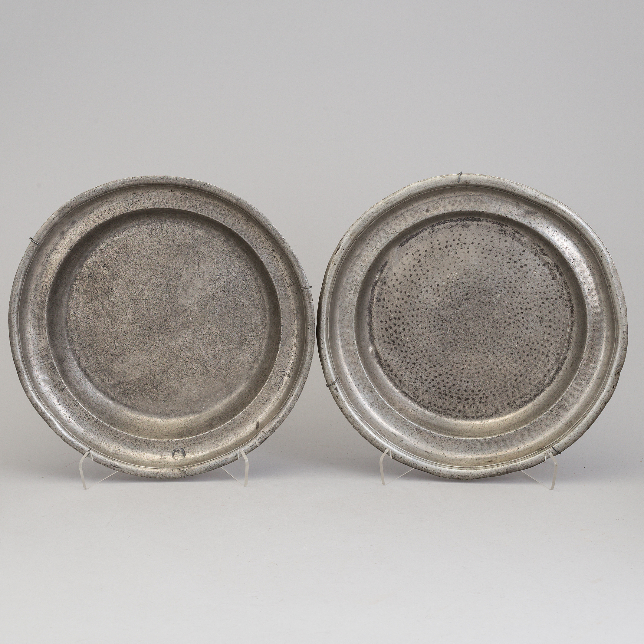 A mixed lot of nine 18th century pewter dishes. - Bukowskis