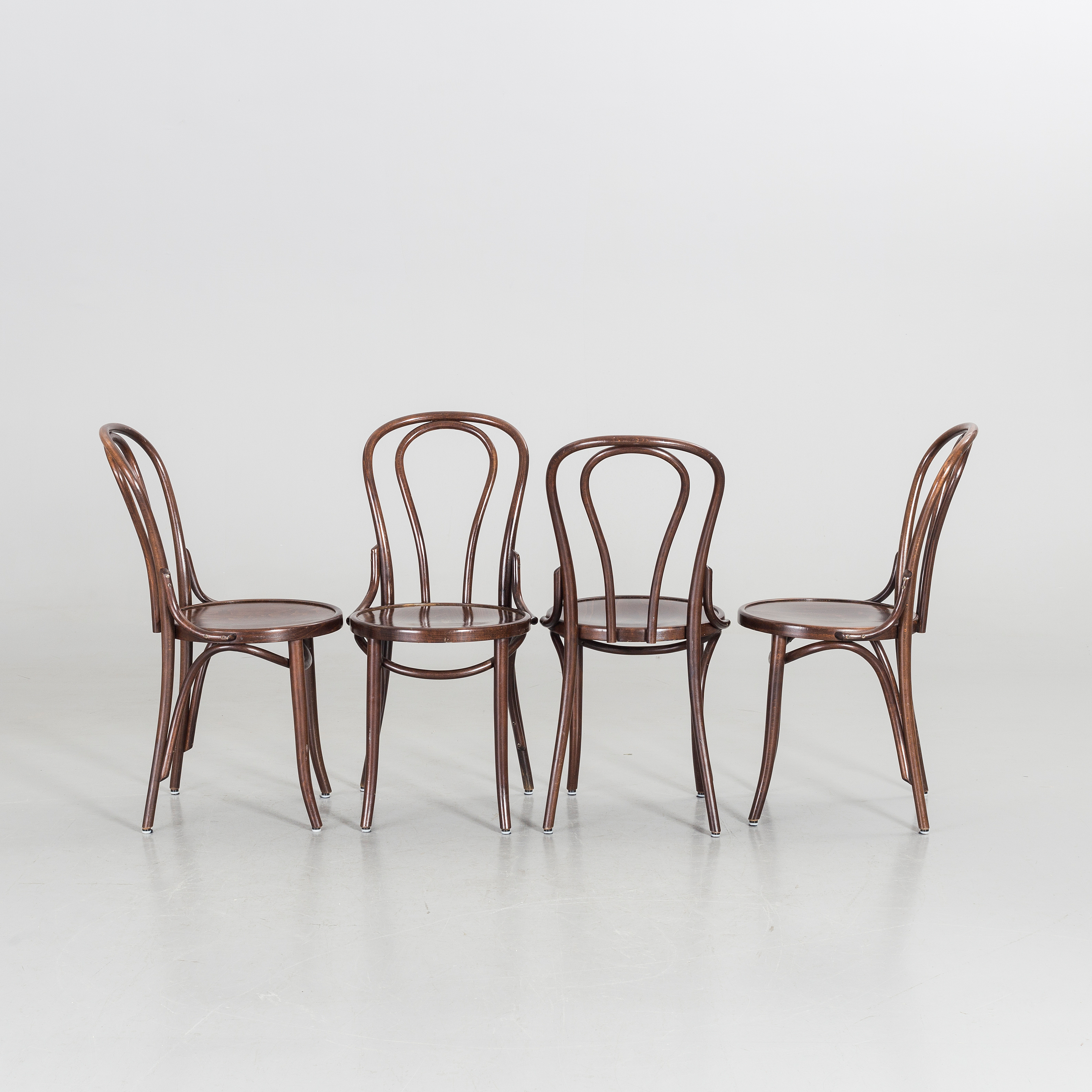 A set of 6 Thonet style chairs. - Bukowskis