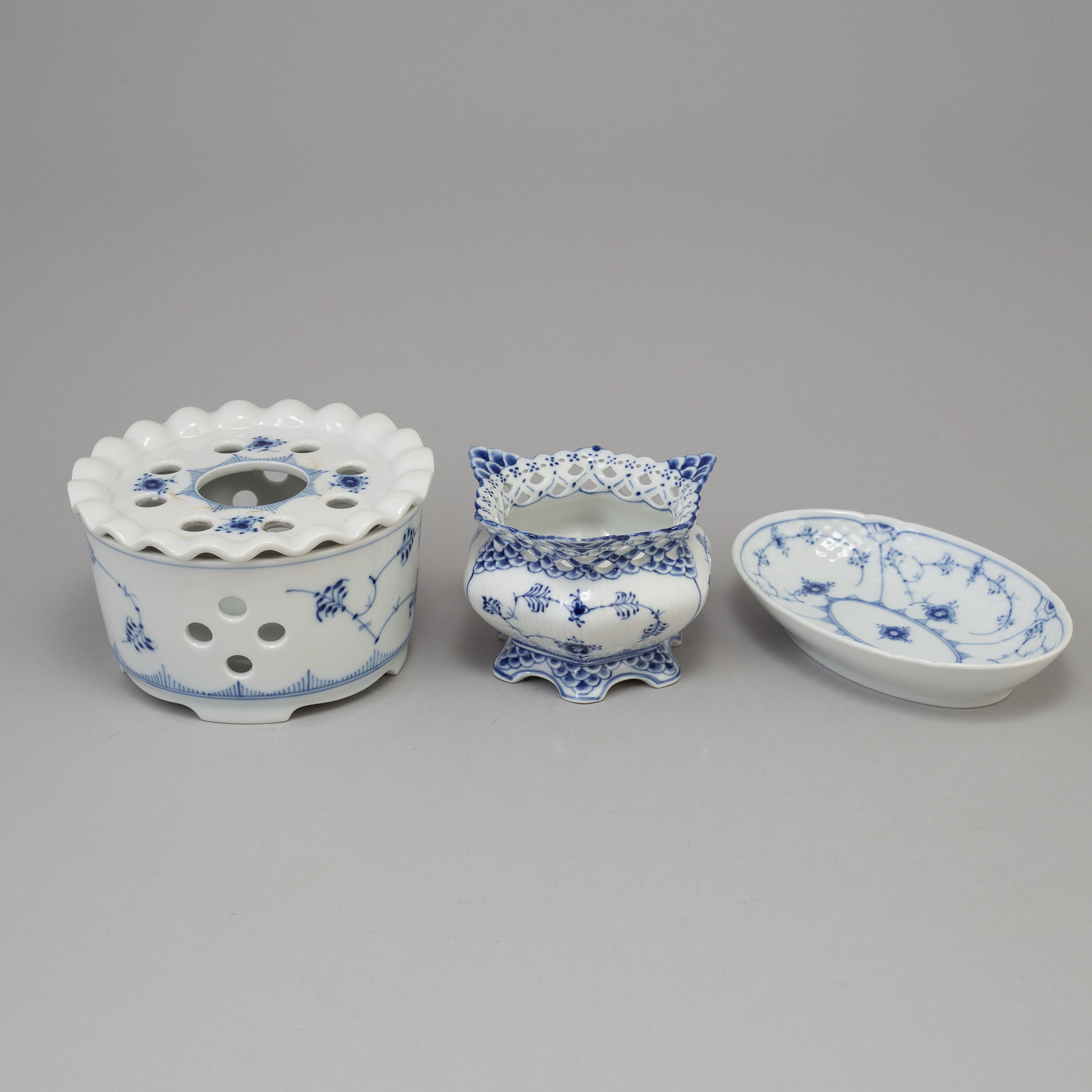 SERVIS, 154 delar, porslin, "Musselmalet", Royal Copenhagen. - Bukowskis
