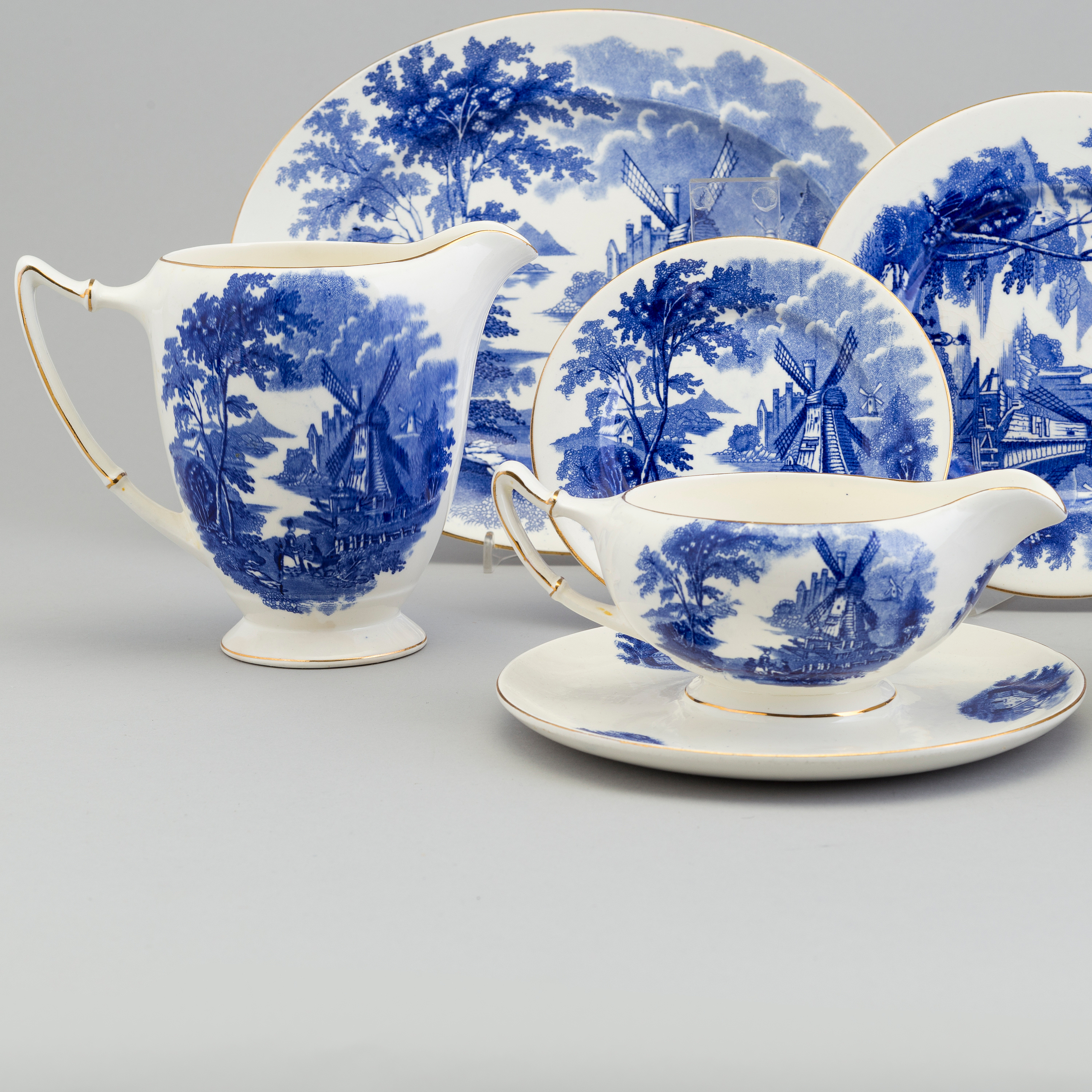 A set of 57 pices porcelain Wildmill, Palissy Ware, England, 20th ...