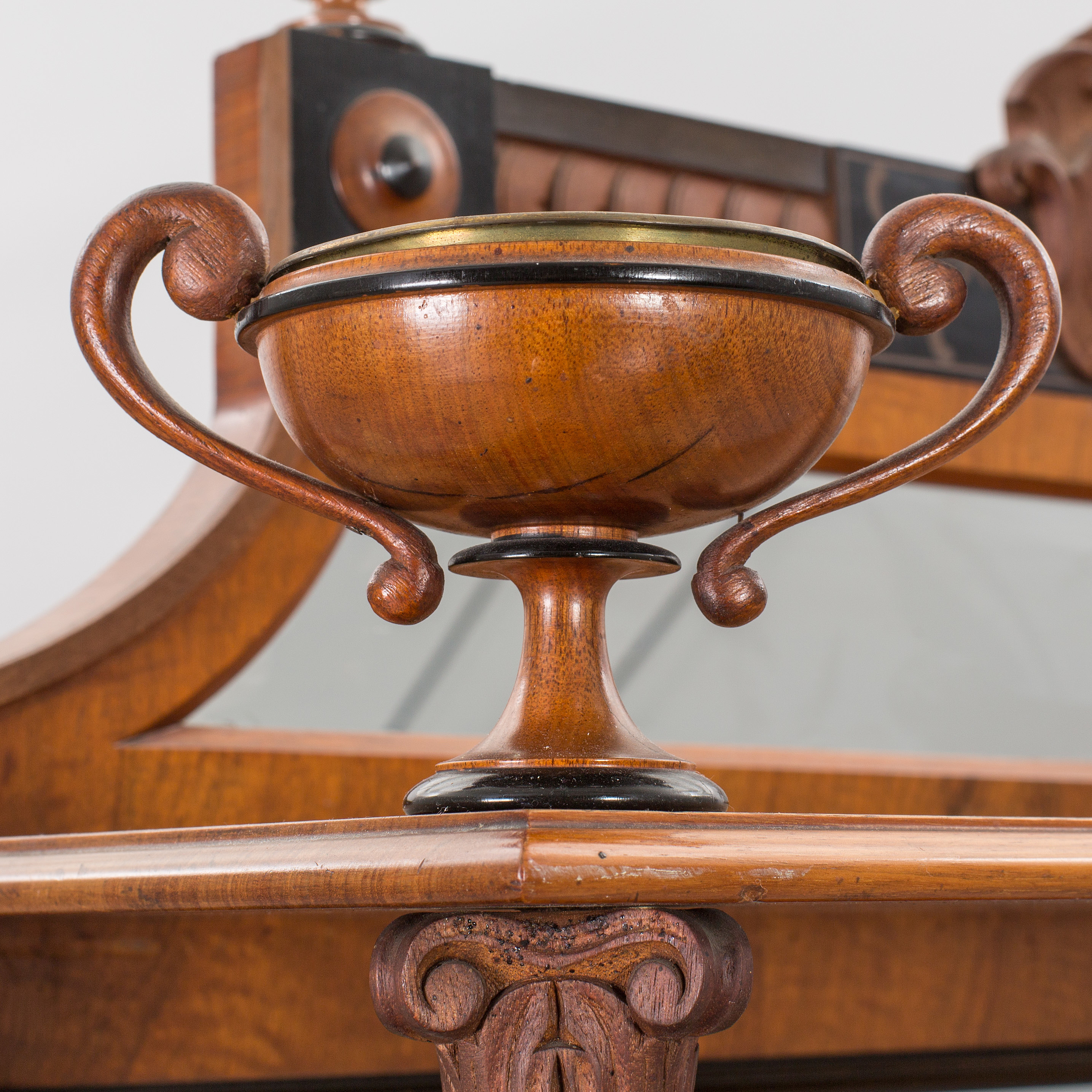 A NEO ROCOCO SHELF FROM THE END OF 19TH CENTURY. - Bukowskis