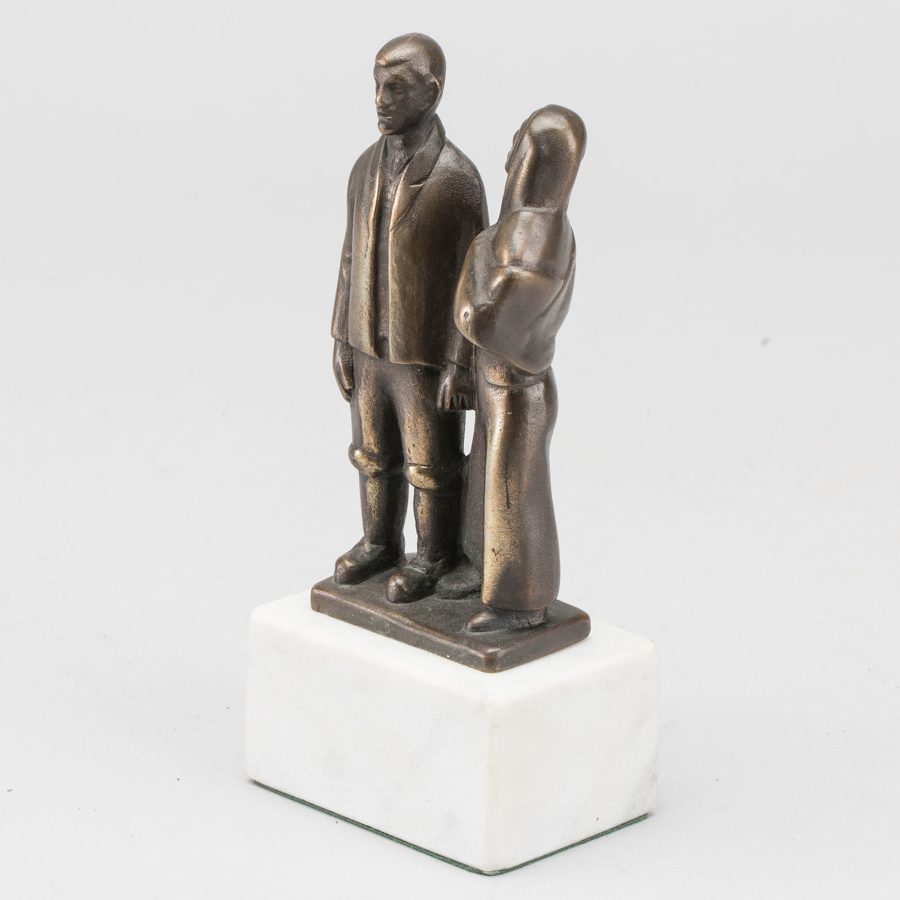 AXEL OLSSON, SCULPTURE, SIGNED. - Bukowskis
