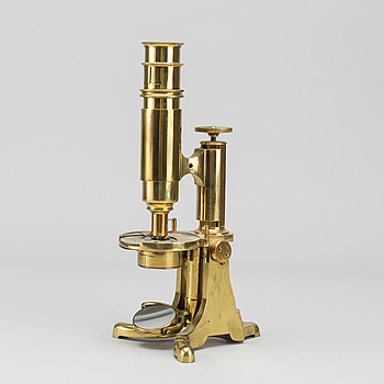 A monocular brass microscope around 1900. - Bukowskis