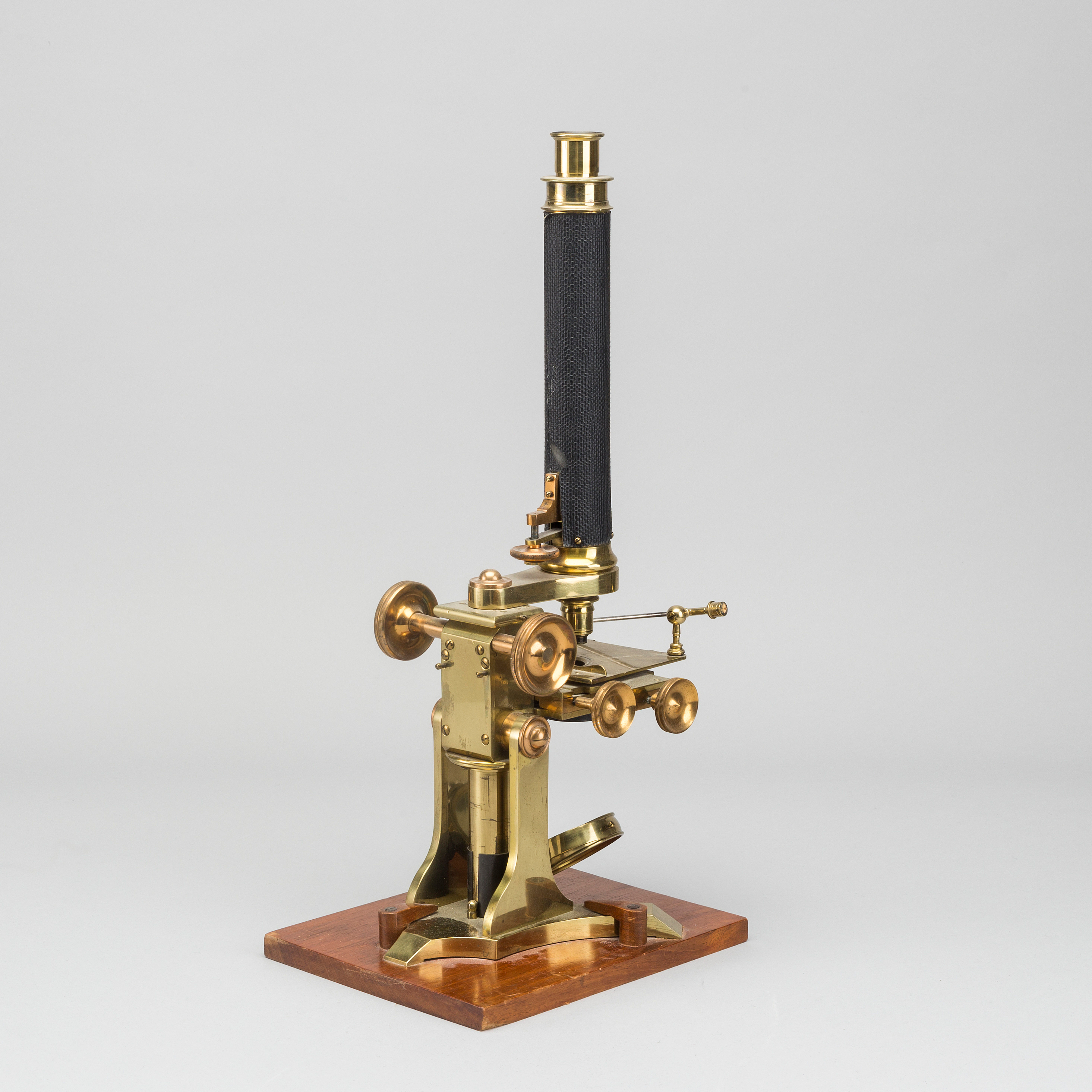 A Newton monocular microscope, mid 1800's. - Bukowskis