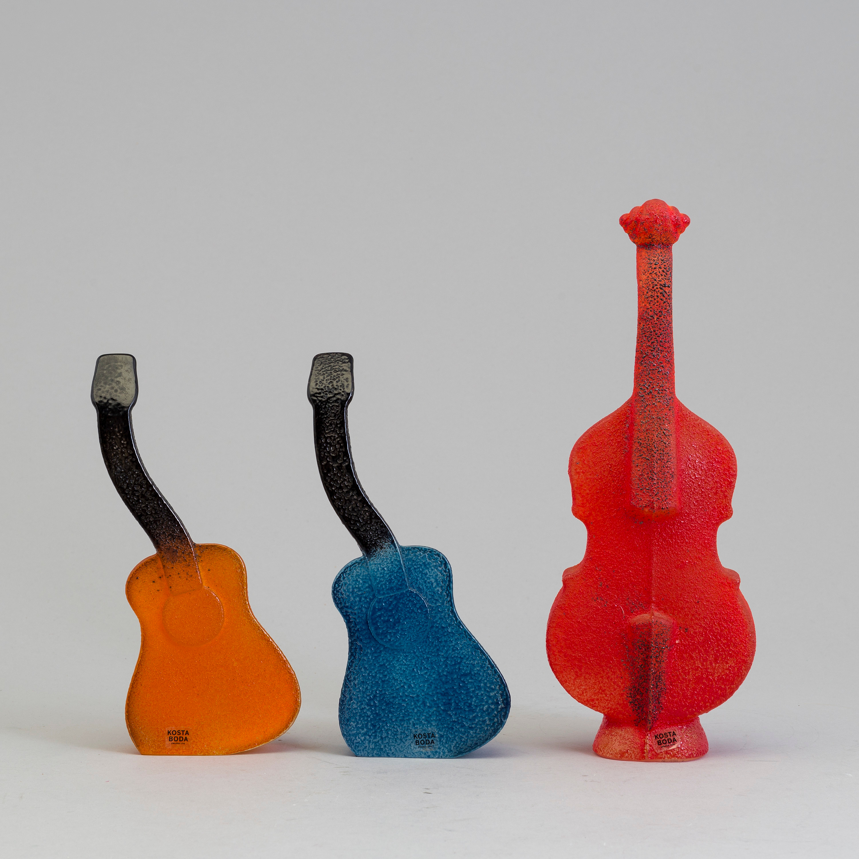 KJELL ENGMAN, tre delar, glas, signerade, Kosta Boda. - Bukowskis