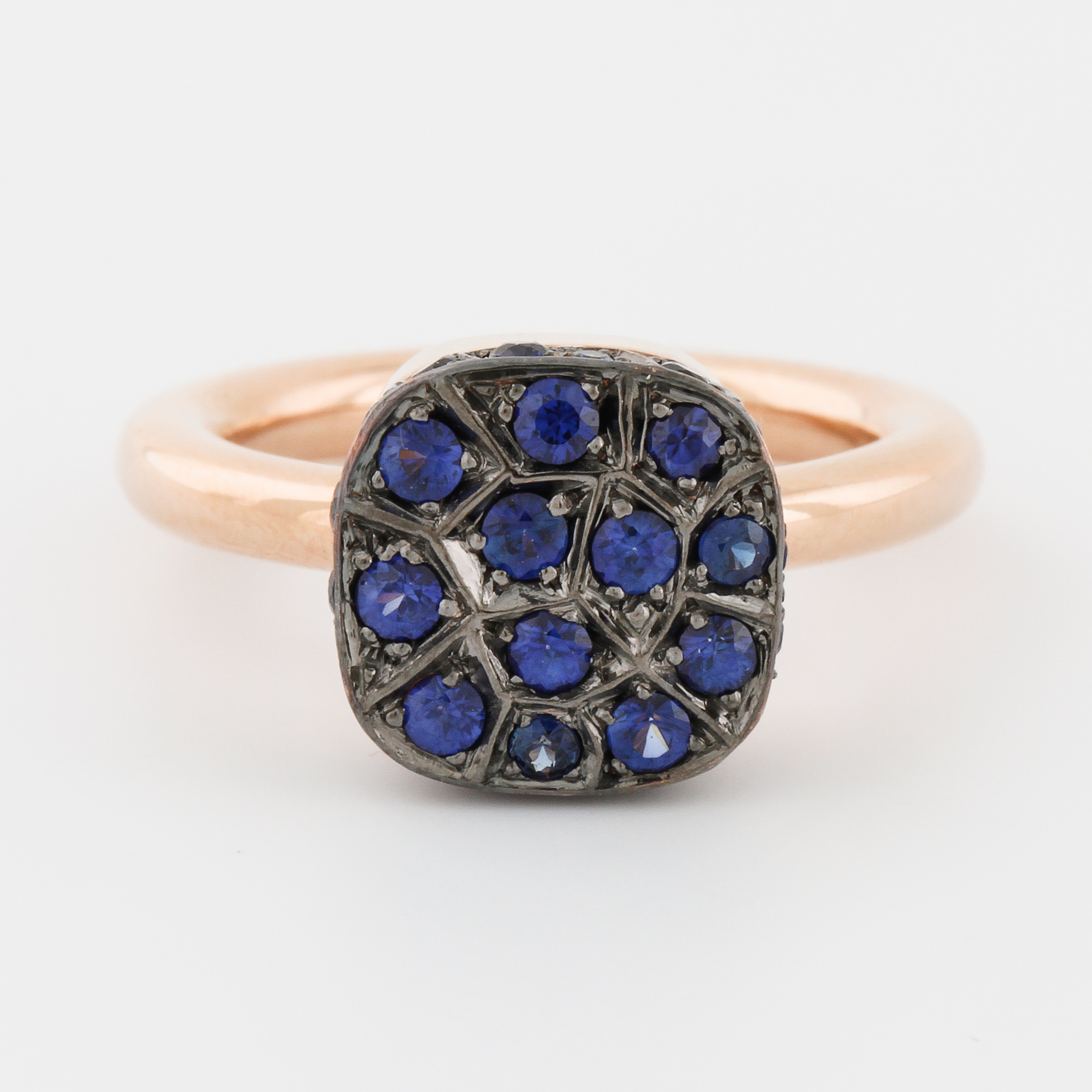 A sapphire ring with Italian hallmarks from Rome, Italy. - Bukowskis