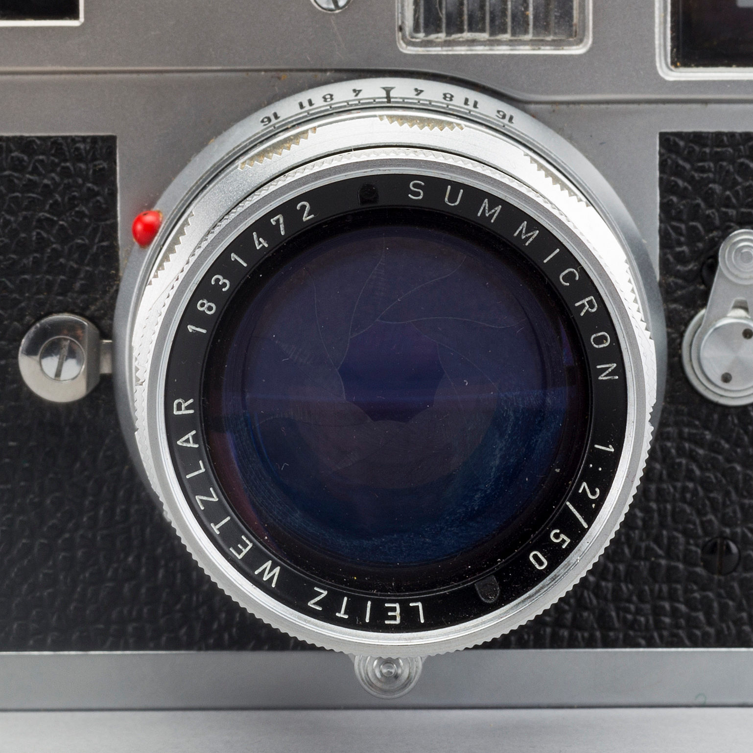 A LEICA M2 CAMERA AND LENS from 1963. - Bukowskis