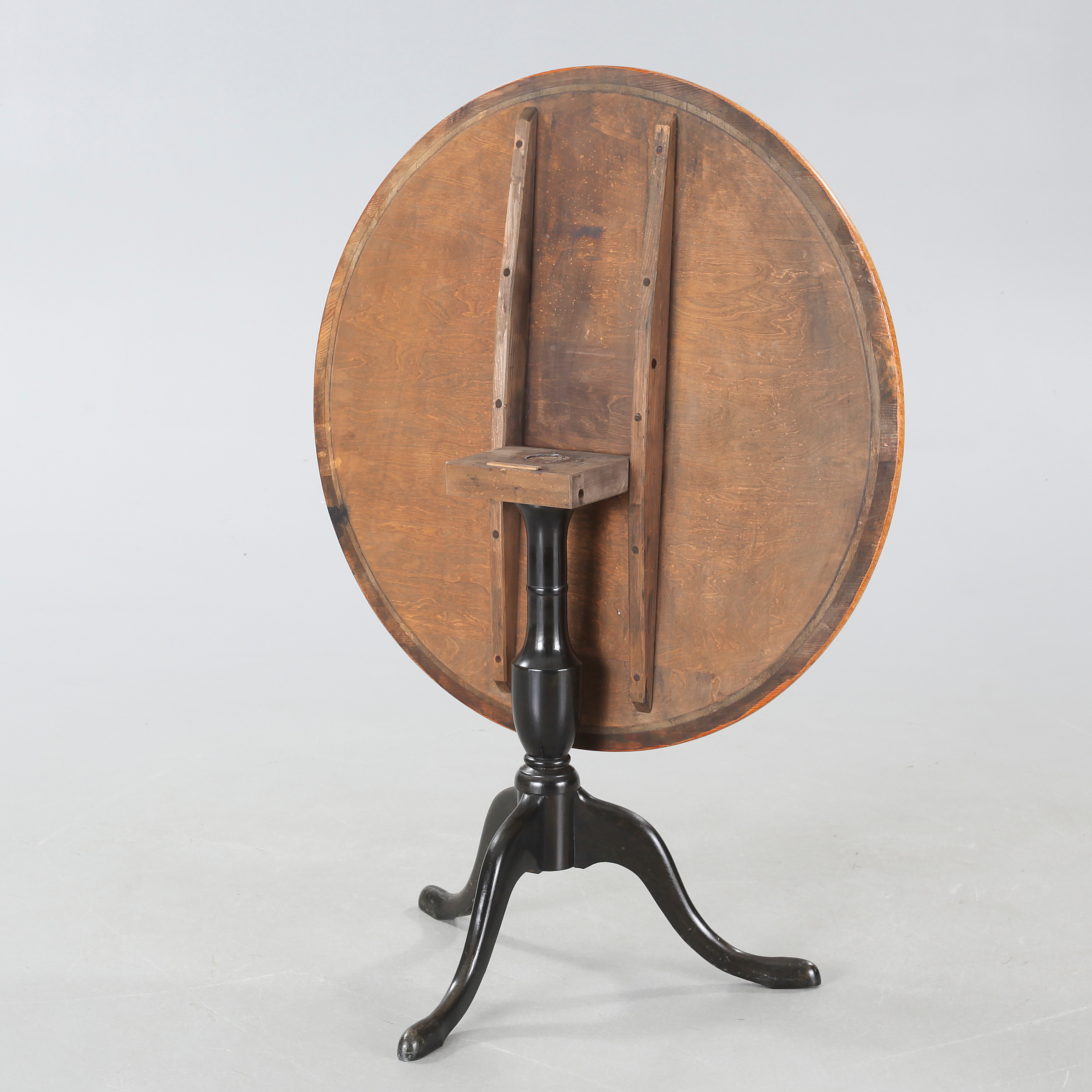 A 19th century folding table. - Bukowskis