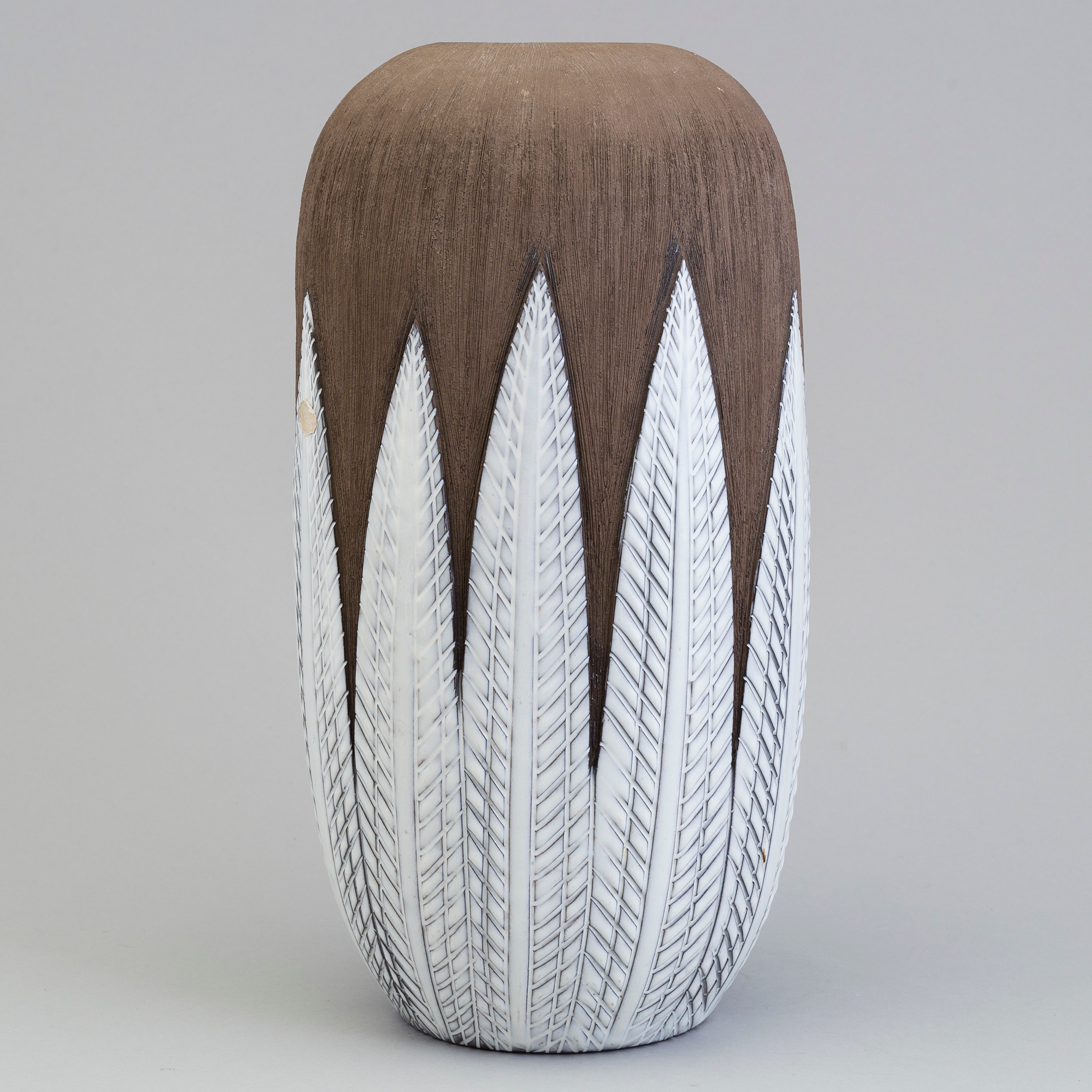 An earthenware vase, "Paprika", Anna-Lisa Thomson, Upsala Ekeby, mid 20th century. - Bukowskis