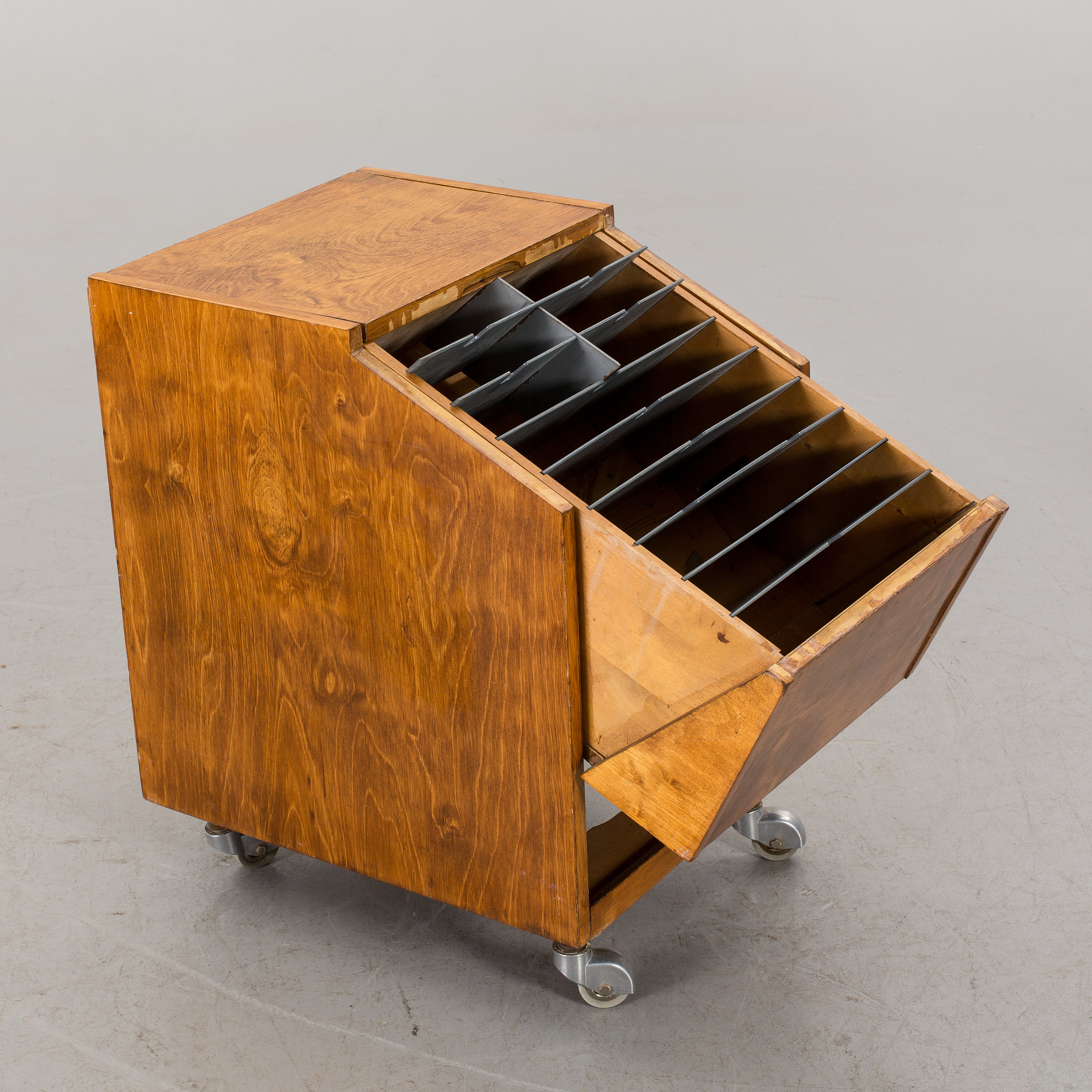 A SMALL DOCUMENT CUPBOARD. - Bukowskis