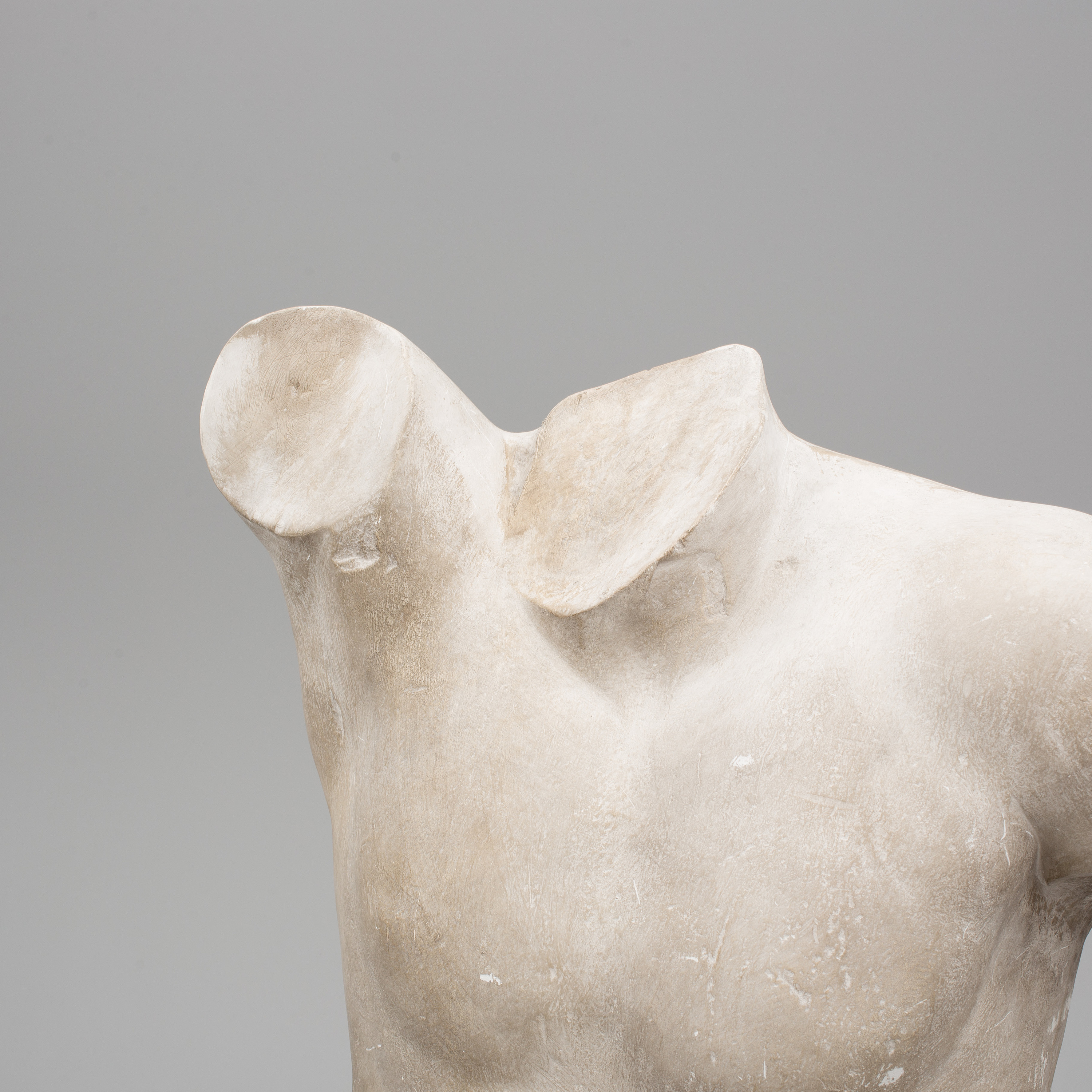 SCULPTURE, plaster, torso of a man. - Bukowskis