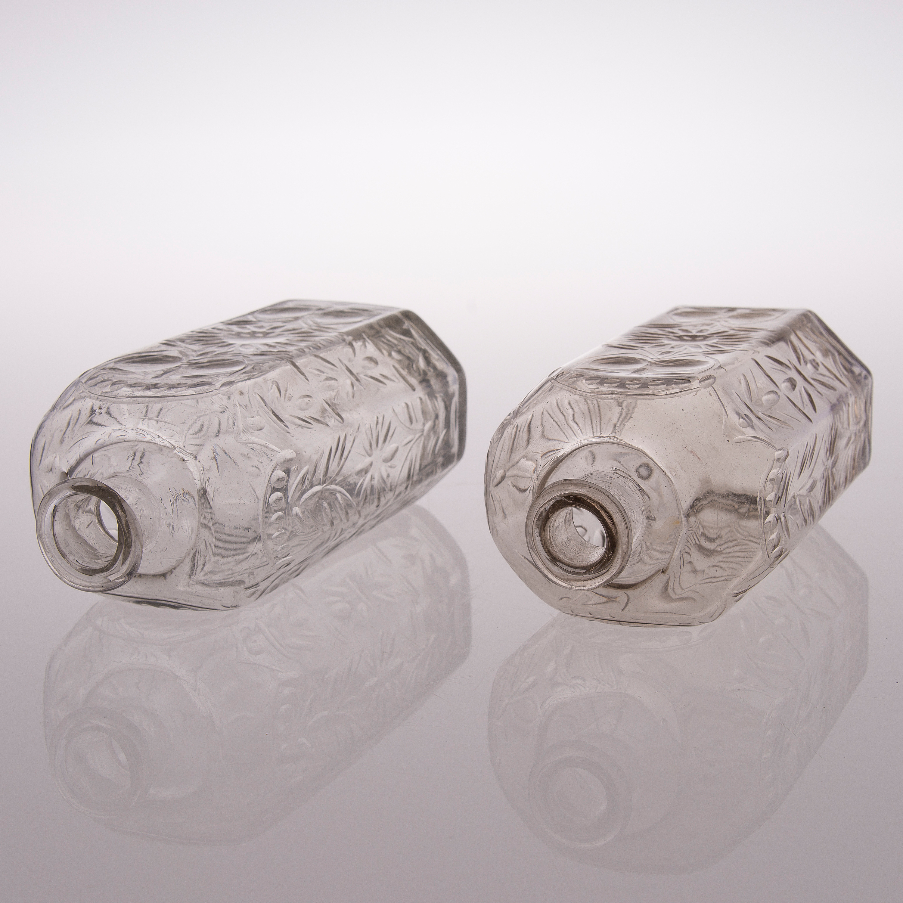 Two 18th century Baroque glass bottles. - Bukowskis