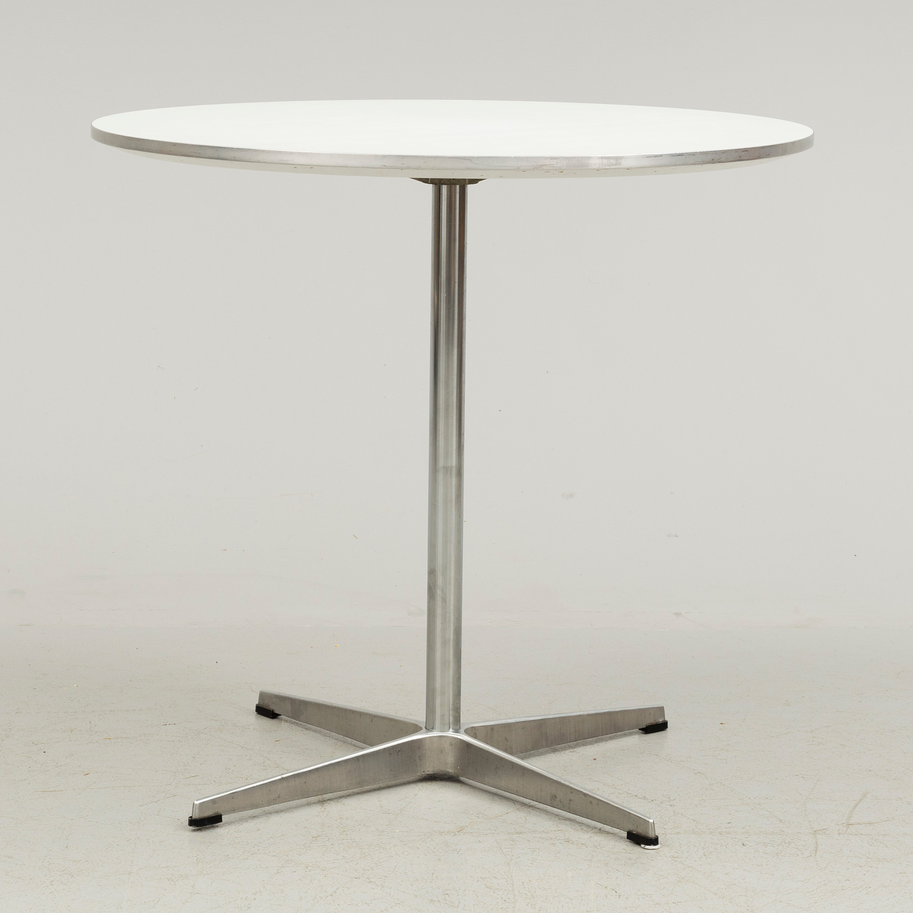 A "AJ" round table design Arne Jacobsen for Fritz Hansen, Denmark ...
