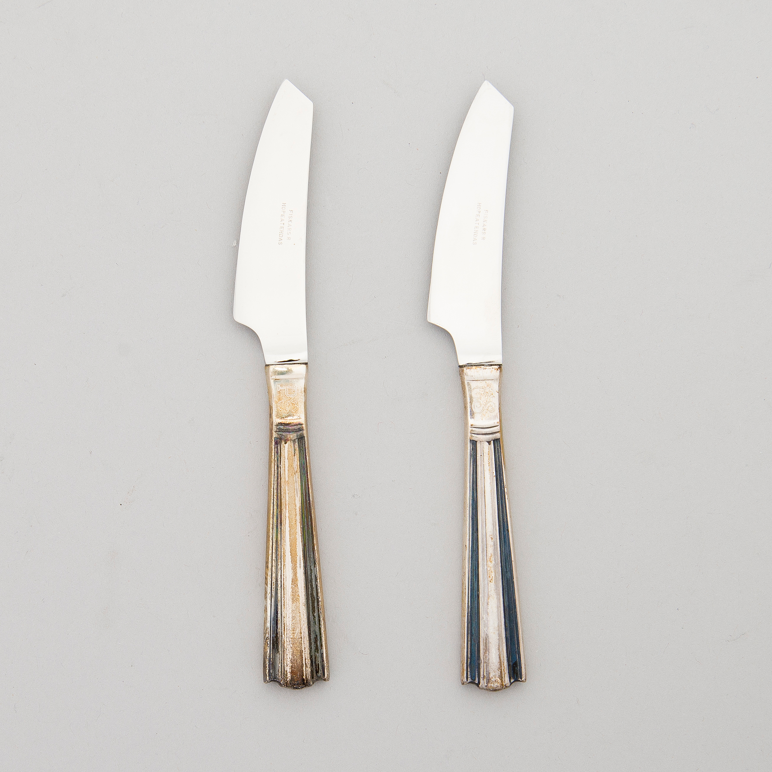 HOLGER RASMUSSEN, HEDELMÄVEITSIÄ, 12 kpl, hopeaa ja terästä, "Margit ...