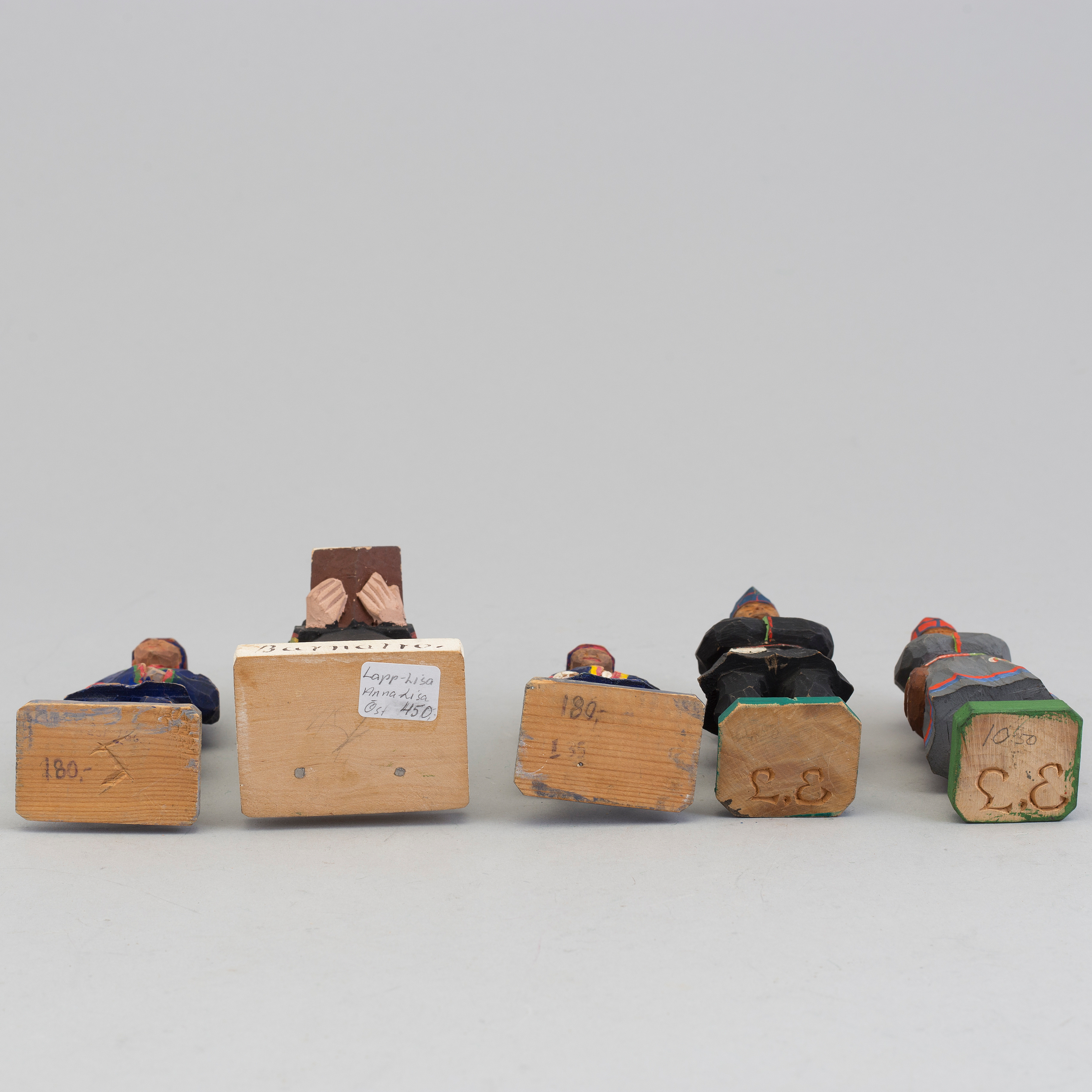 five wooden figurines including Lars Enarsson & Anna-Lisa Öst. - Bukowskis