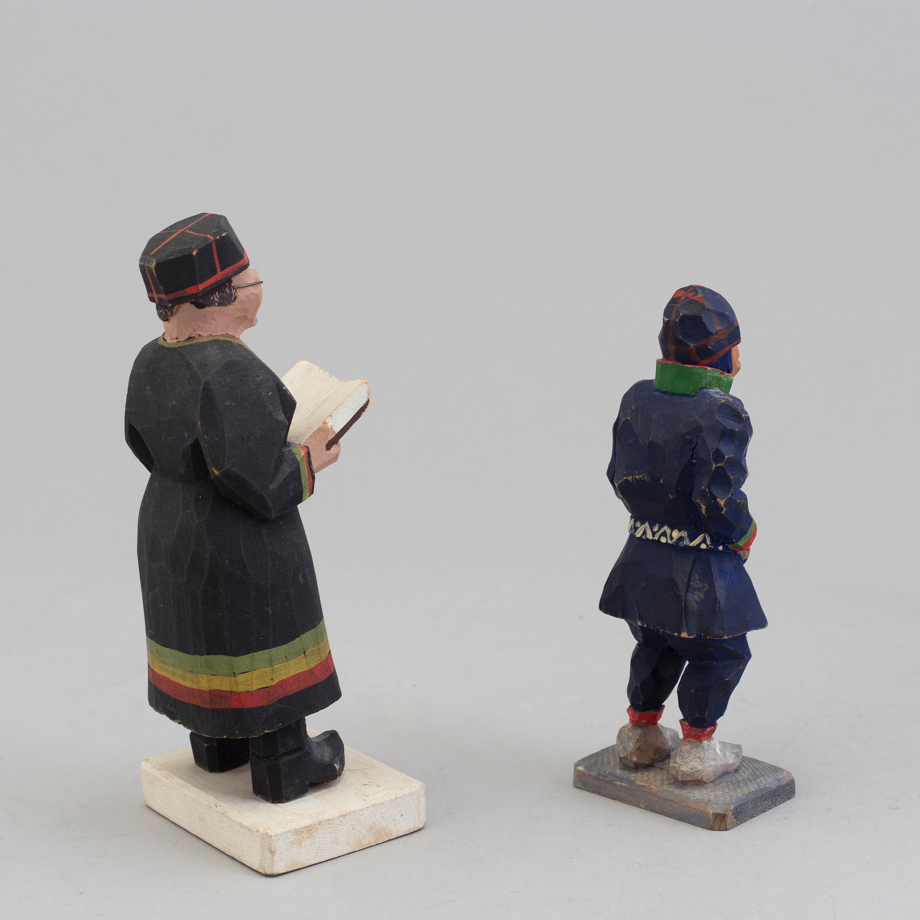 FIGURER, 5 st, skuret trä, bland annat Lars Enarsson och Anna-Lisa Öst ...