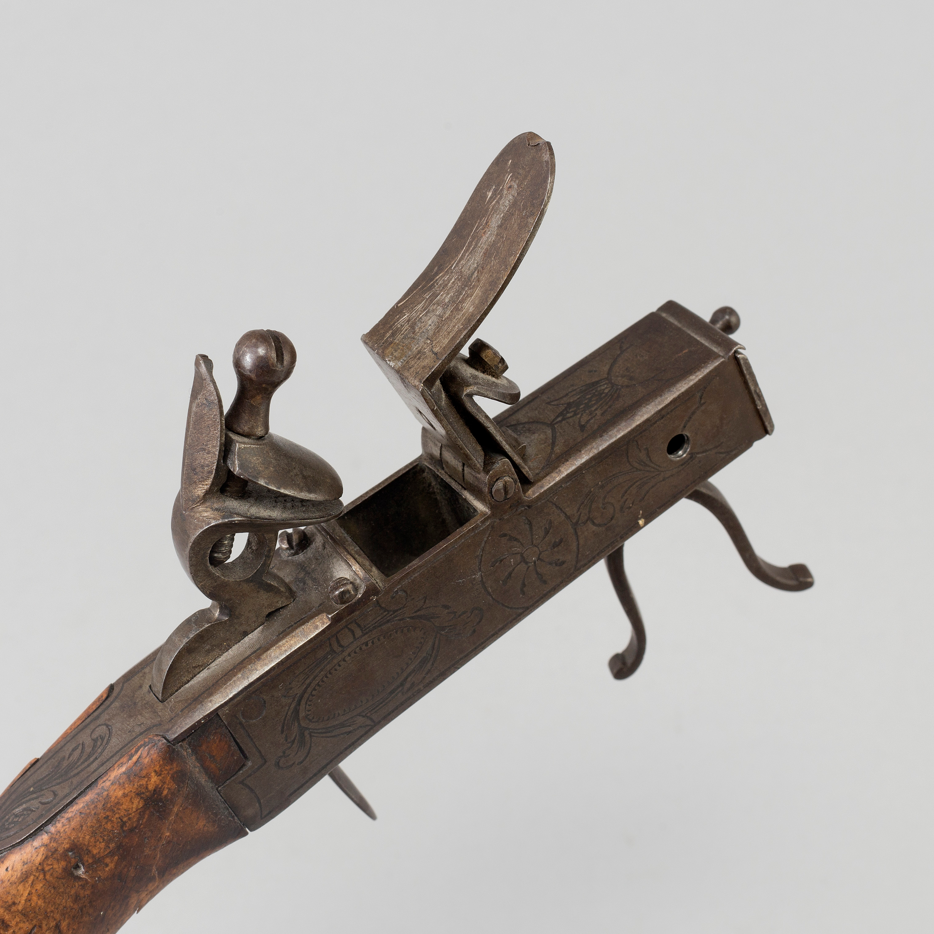A FLINTLOCK LIGHTER, iron, 18th century. - Bukowskis