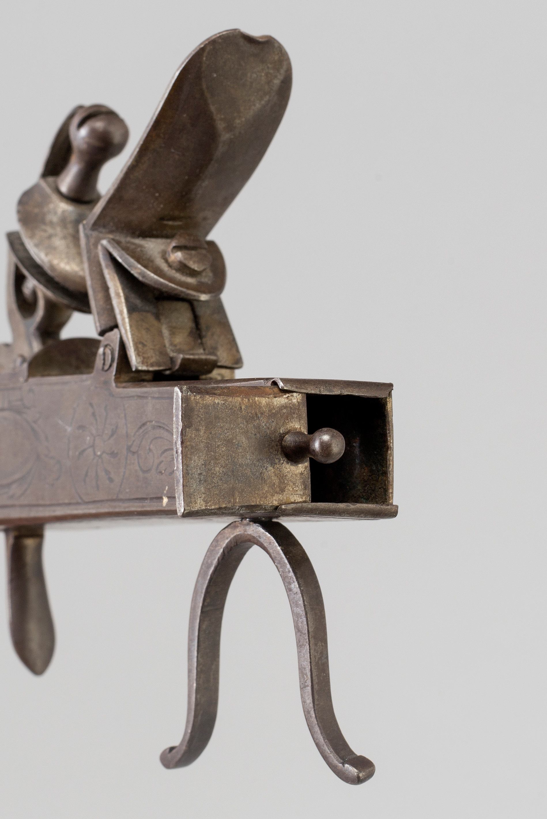 A FLINTLOCK LIGHTER, iron, 18th century. - Bukowskis