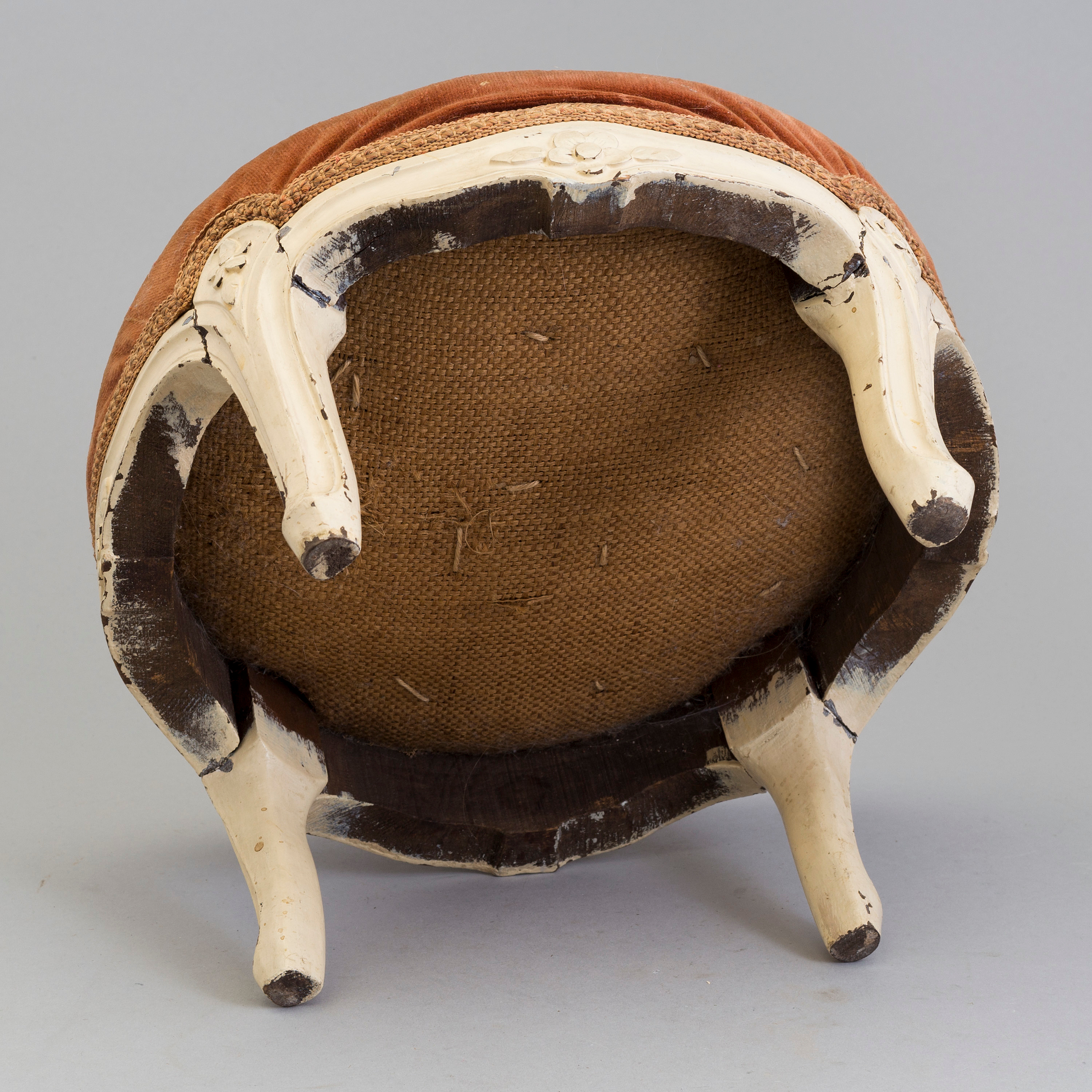 A ROCOCO STYLE FOOT STOOL, first half of the 19th century. - Bukowskis