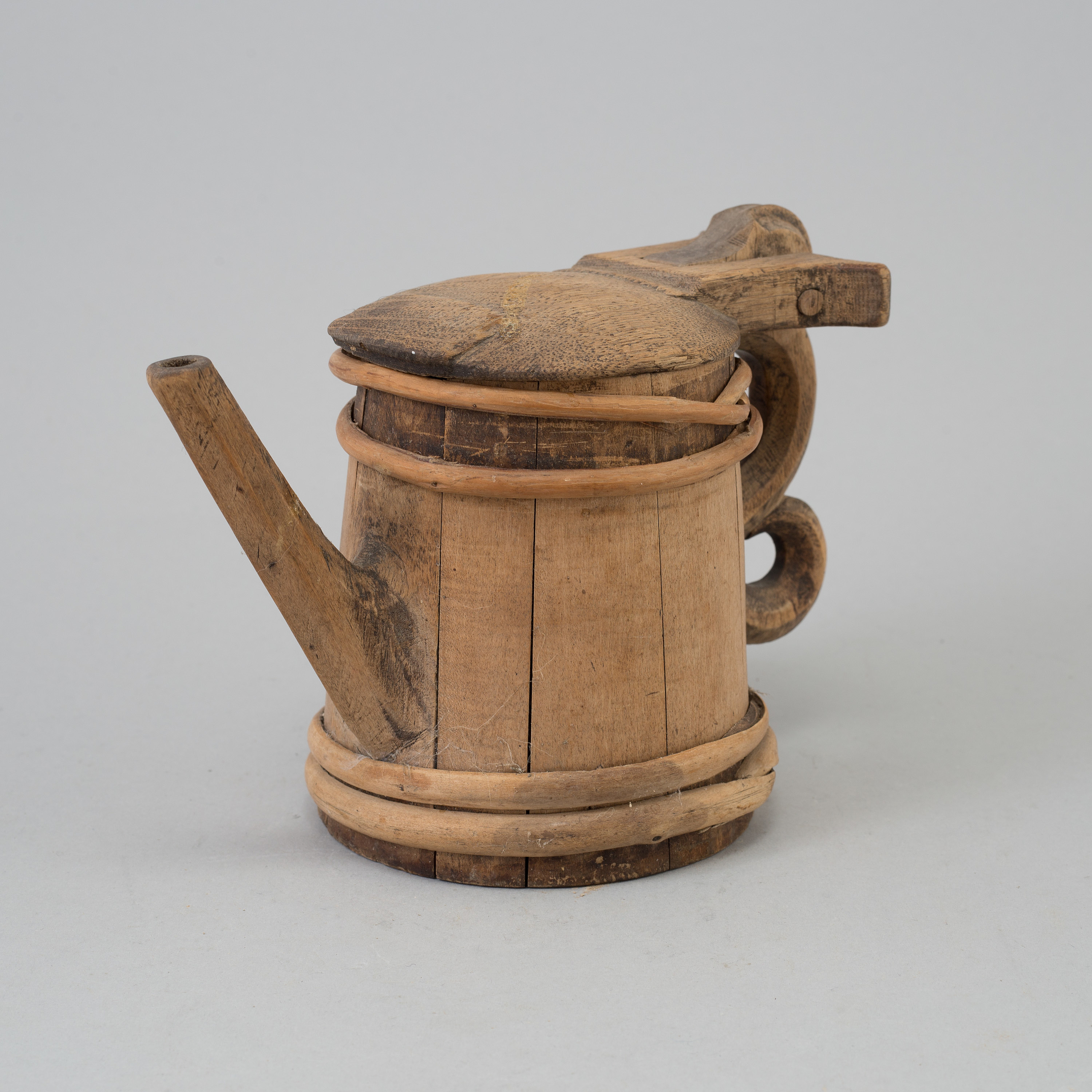 AN 18TH CENTURY WOODEN JUG. - Bukowskis