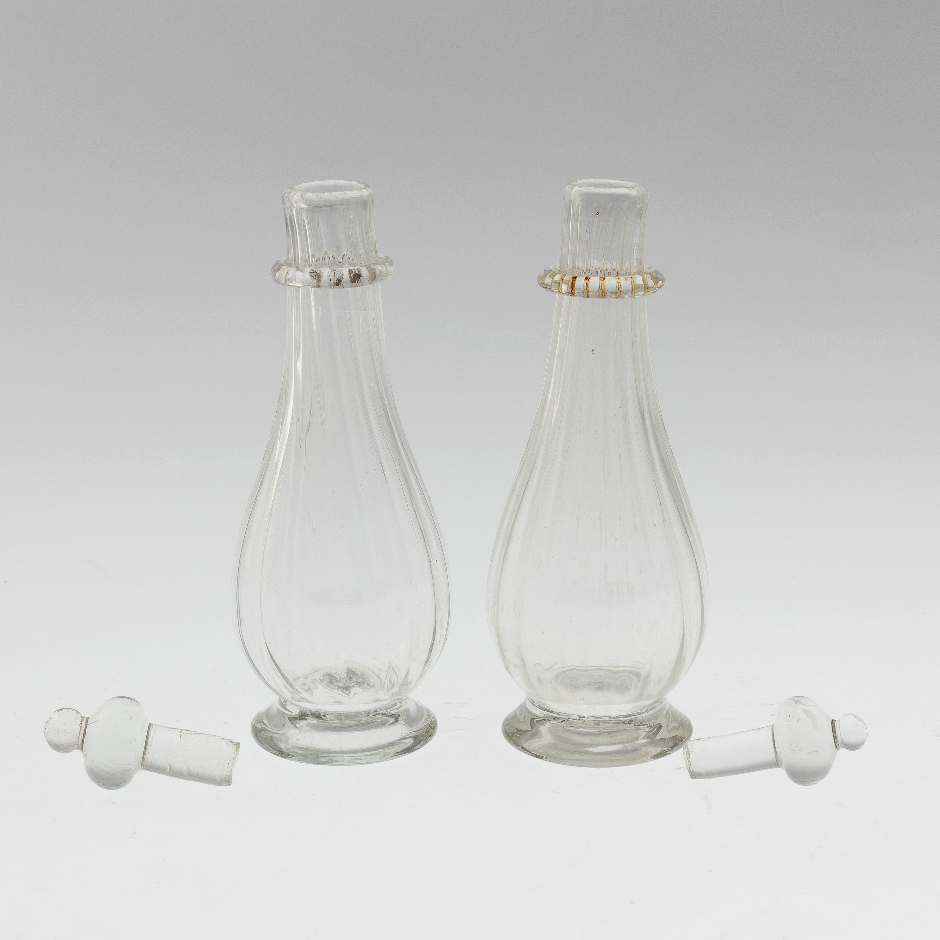 FLASKOR, 2 st, glas, 1700-tal. - Bukowskis