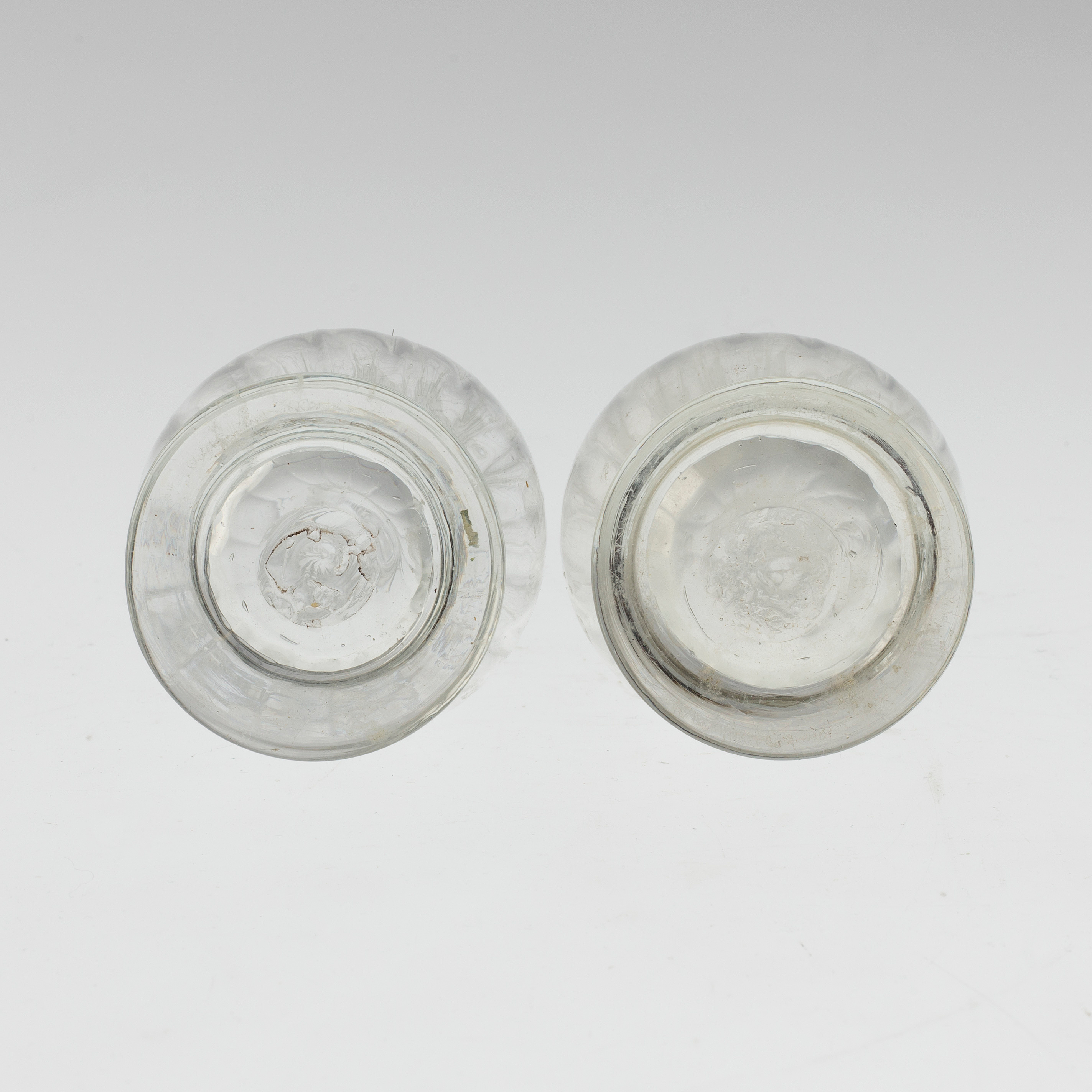 FLASKOR, 2 st, glas, 1700-tal. - Bukowskis