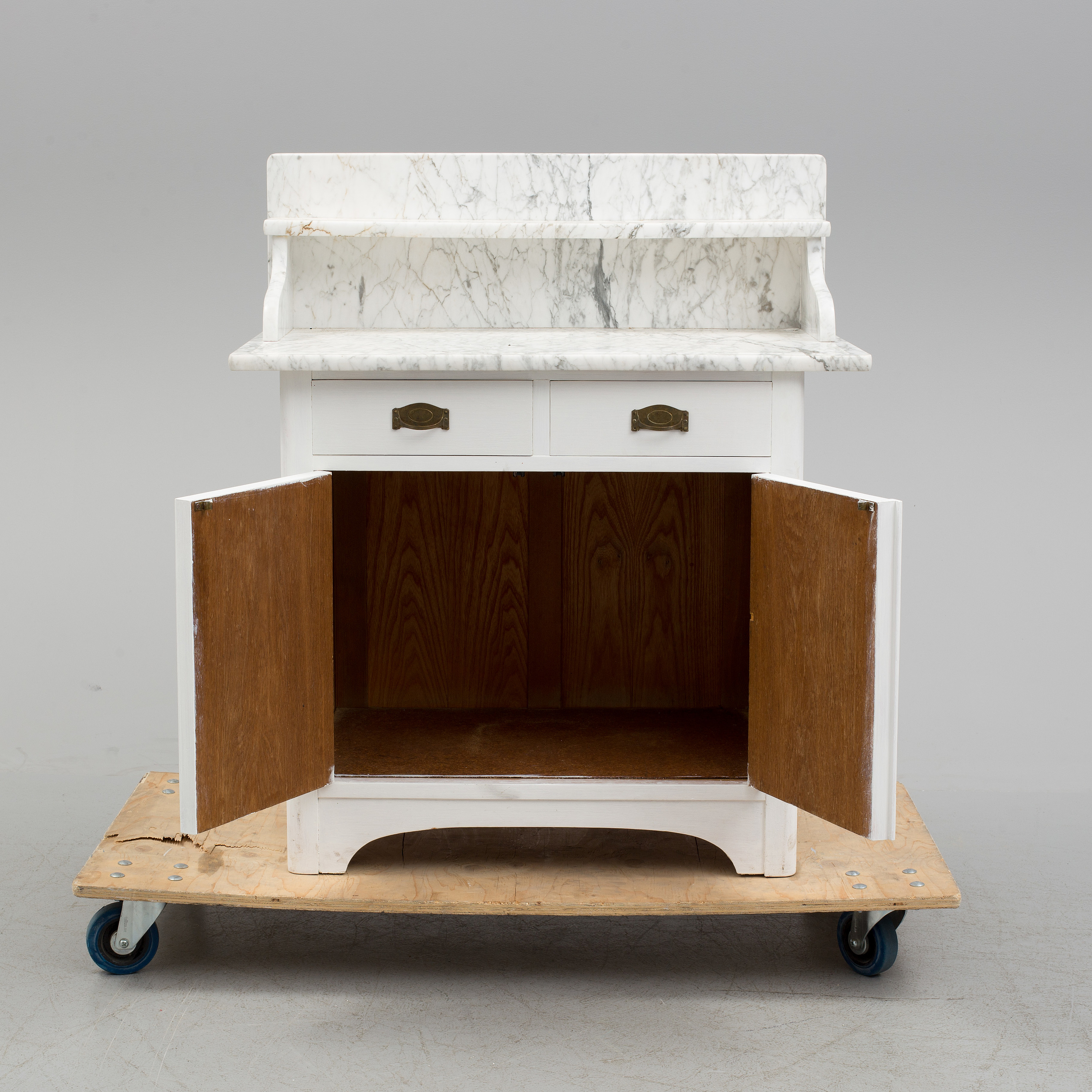 KOMMOD, jugend, 1900-talet början. - Bukowskis