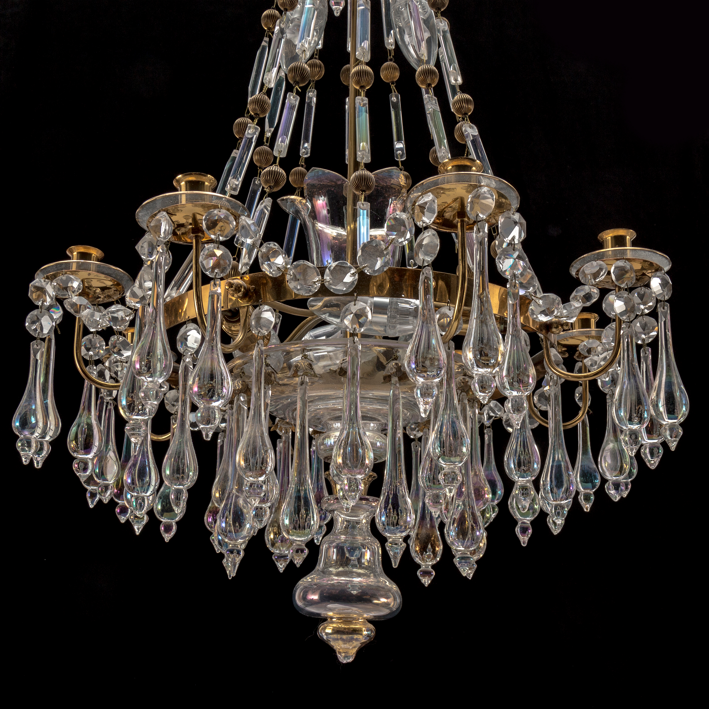 a eclectic modern chandelier. - Bukowskis